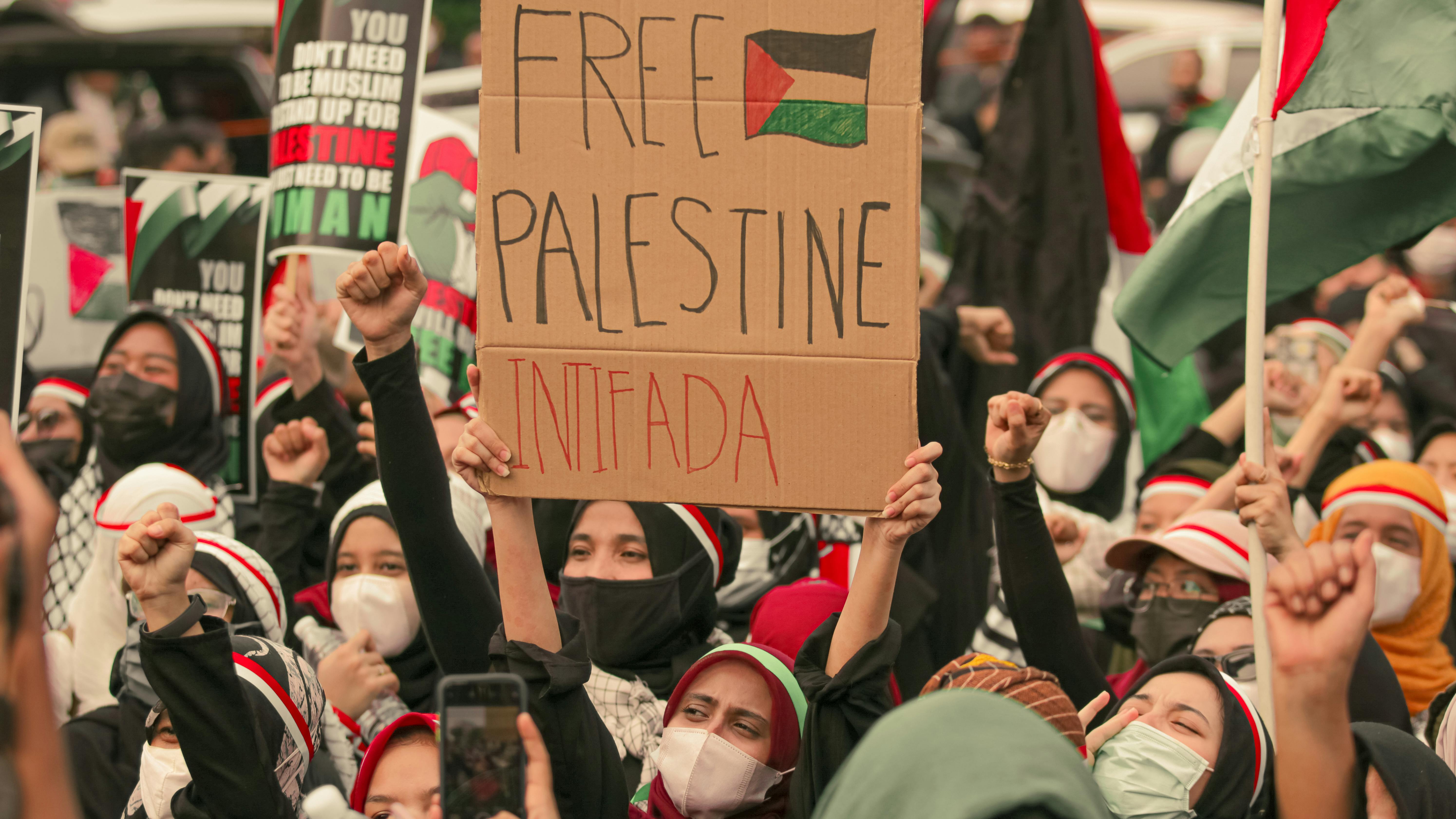 A Group of People Protesting · Free Stock Photo