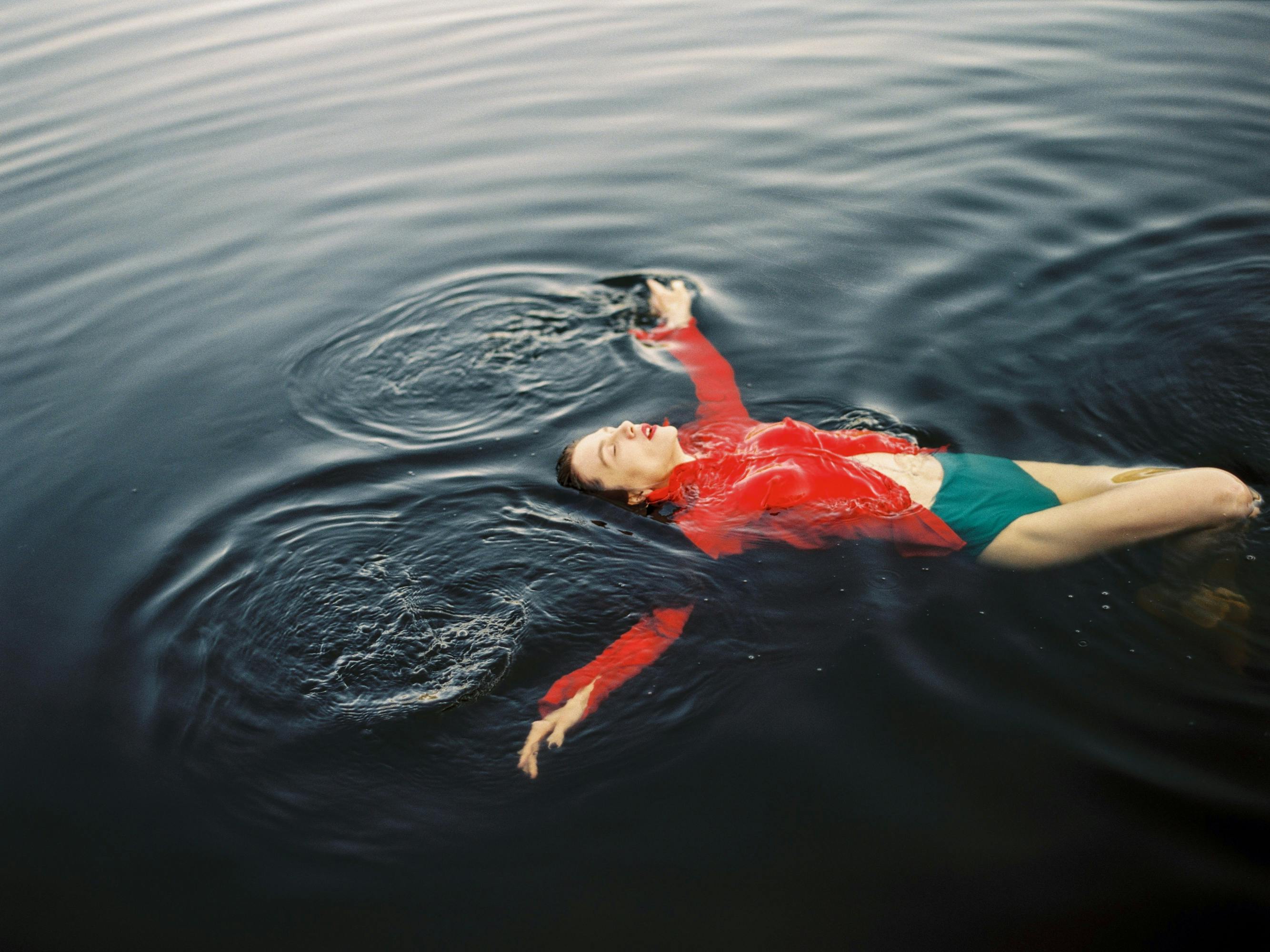 Women Floating In Water Photos, Download The BEST Free Women Floating ...