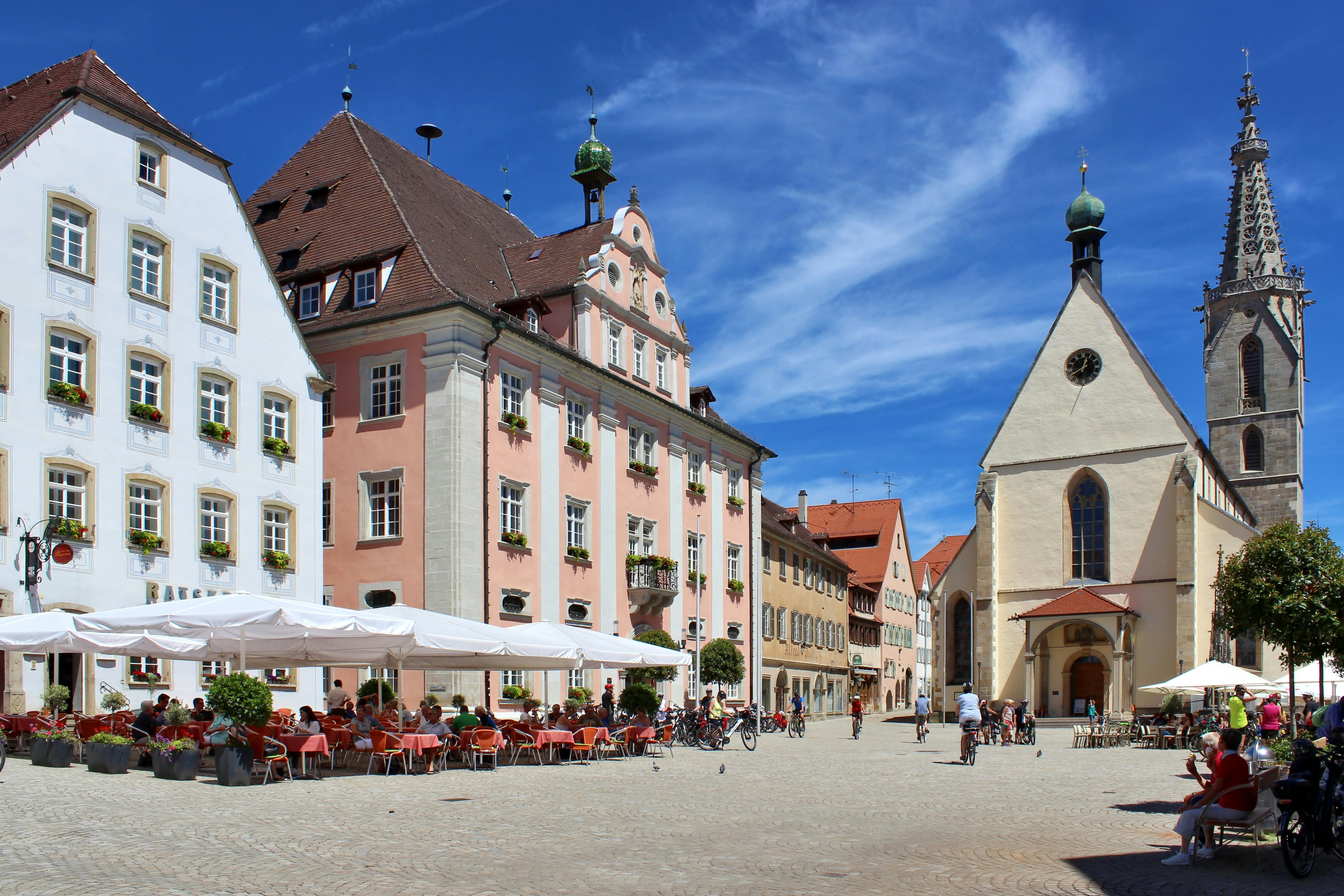 Public Square with Historical Buildings and Cathedral · Free Stock Photo