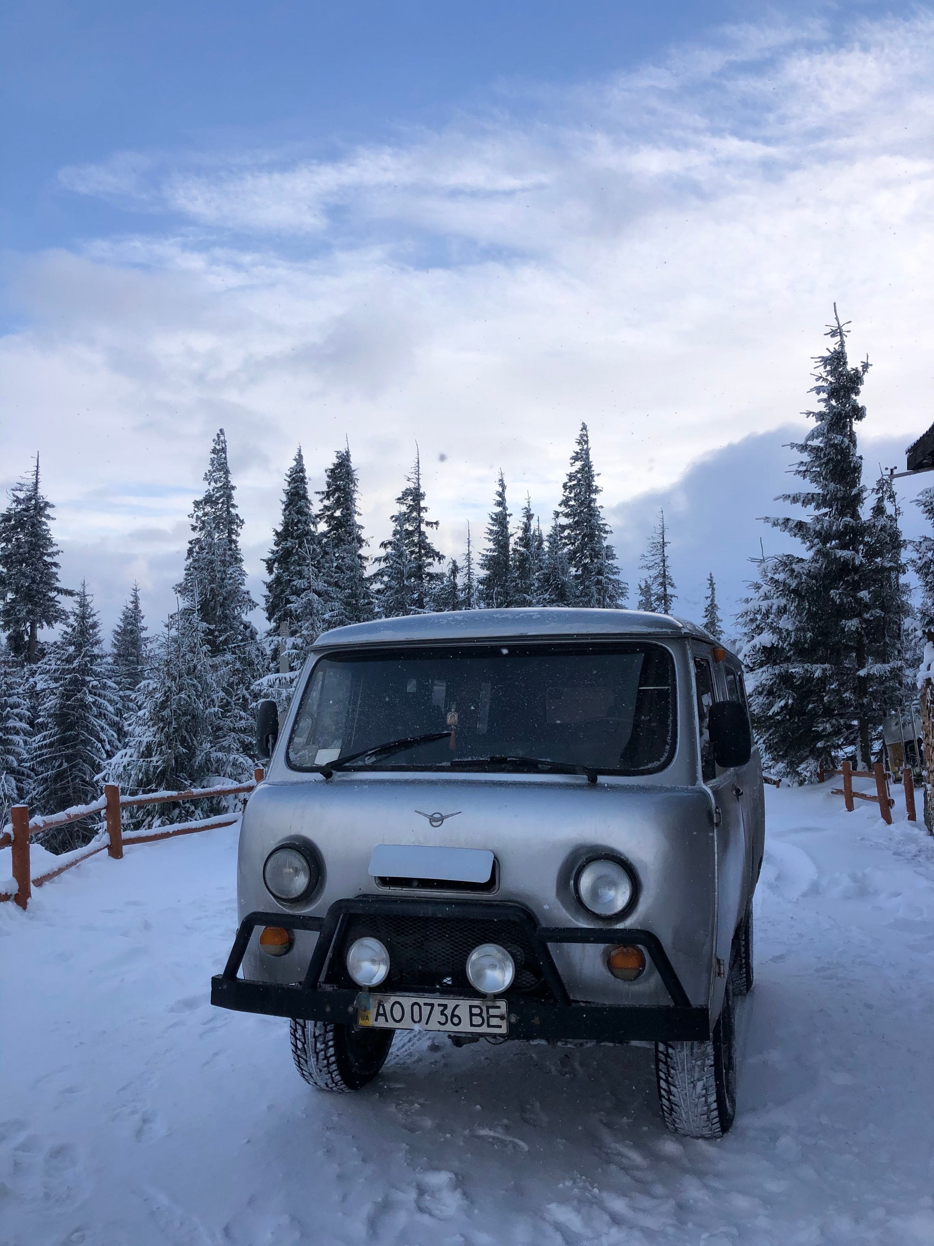 Blue Sedan on Snow · Free Stock Photo