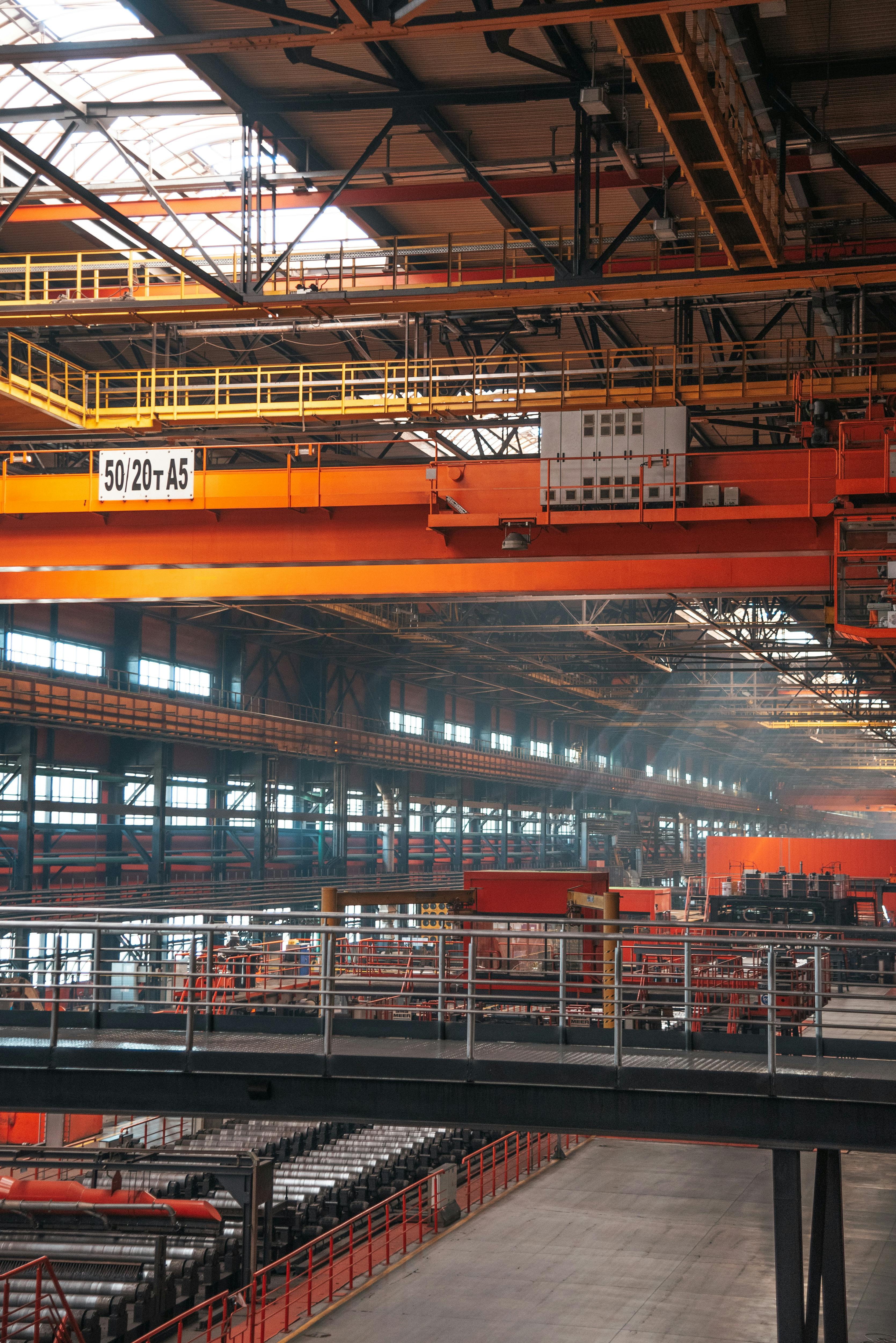 Old gantry in factory · Free Stock Photo