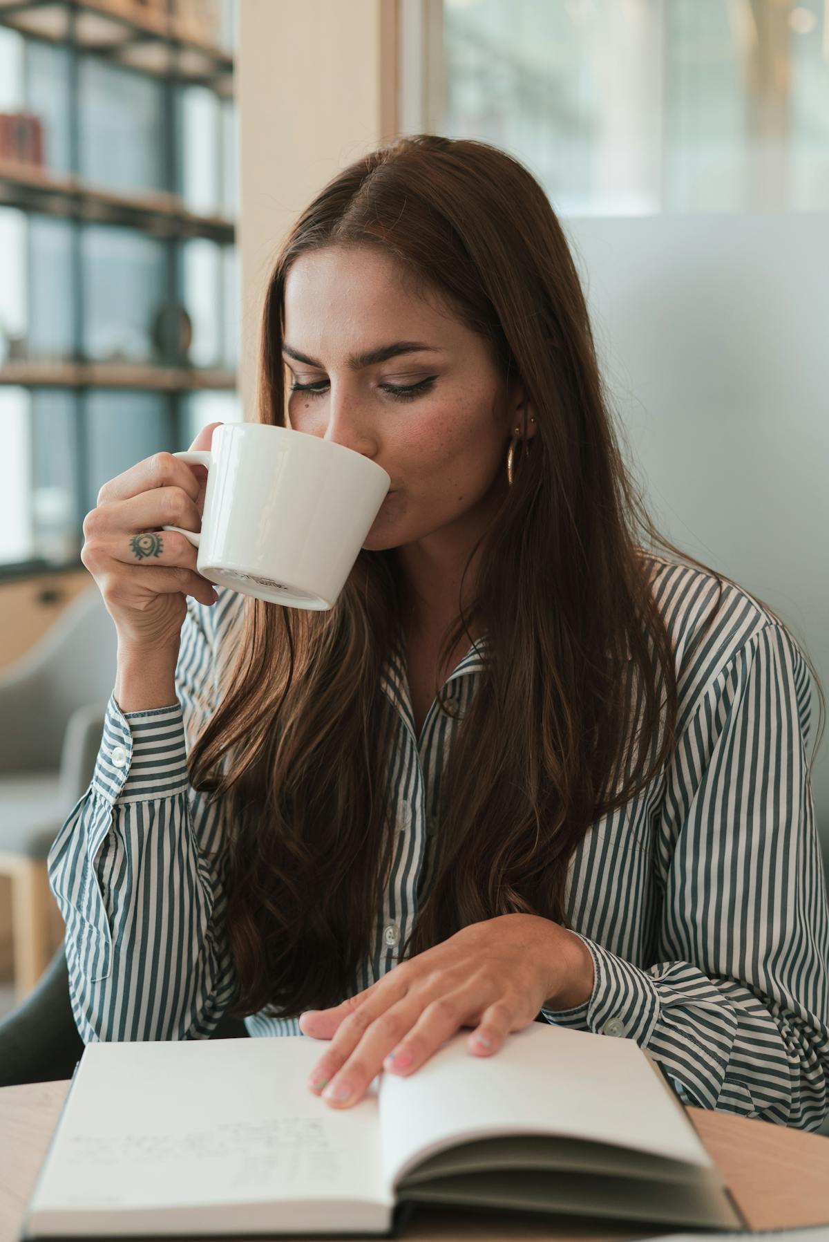 Woman Drinking Coffee Photos, Download The BEST Free Woman Drinking ...