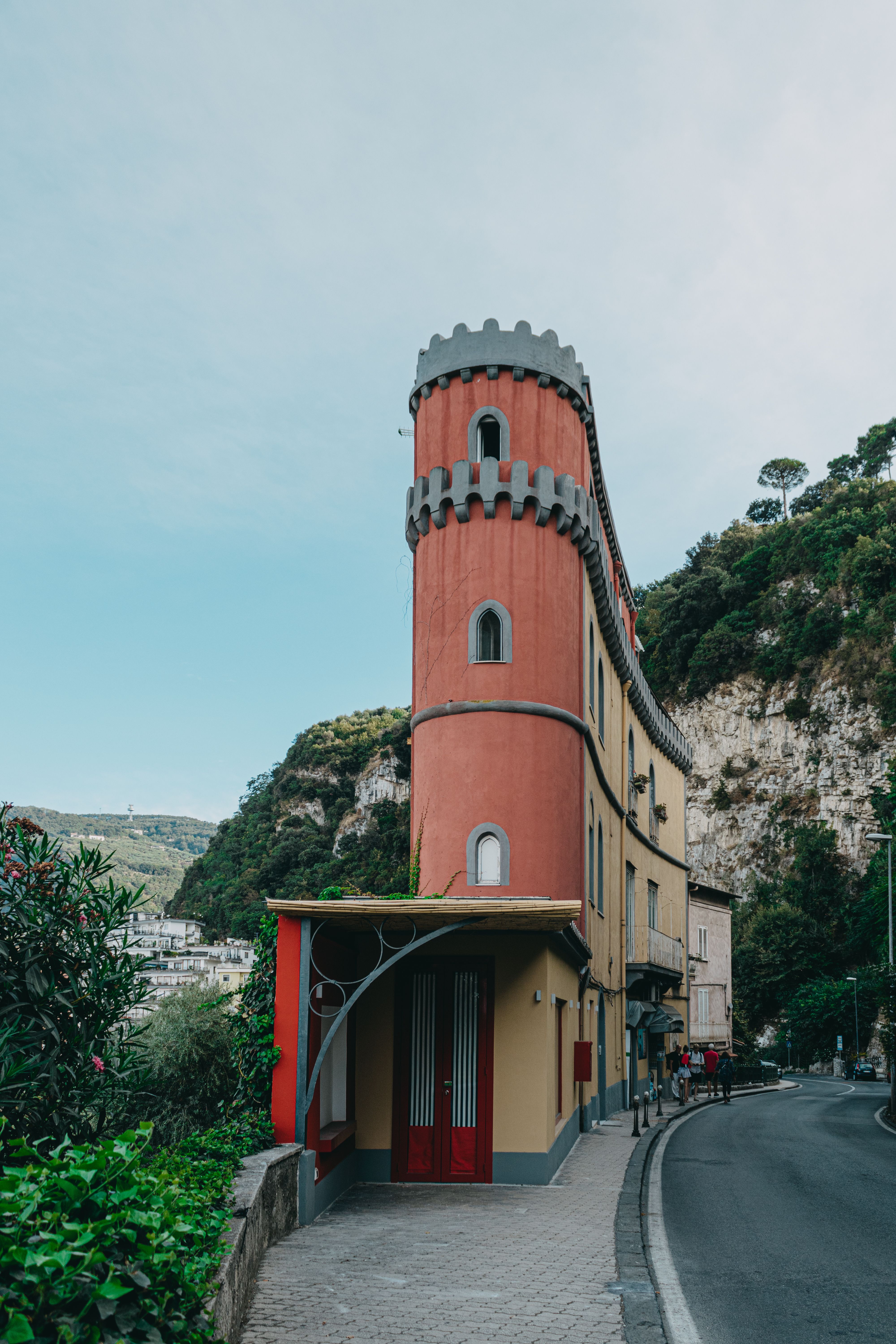 Building with Tower on City Street · Free Stock Photo