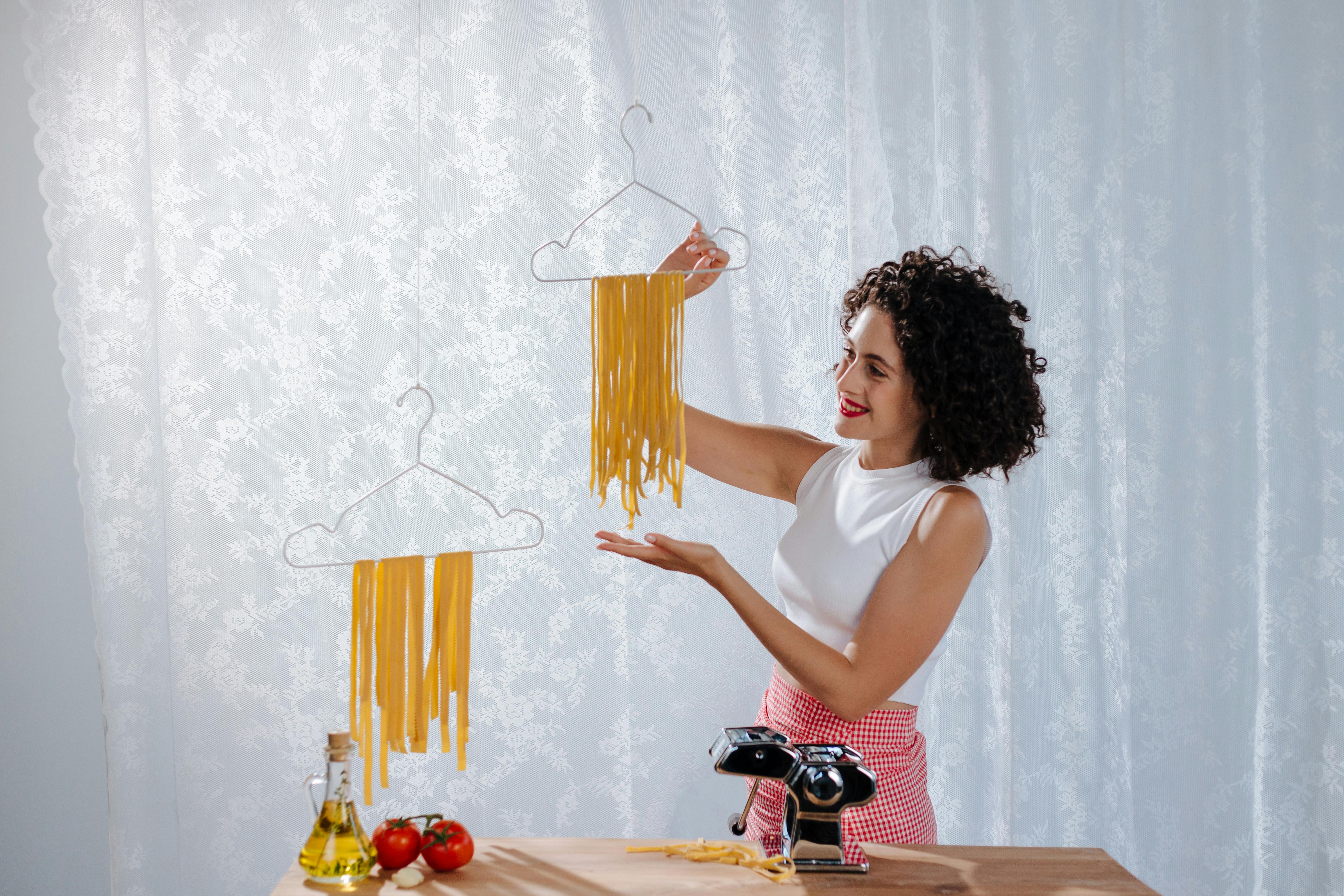 Spaghetti Drying Photos, Download The BEST Free Spaghetti Drying Stock ...