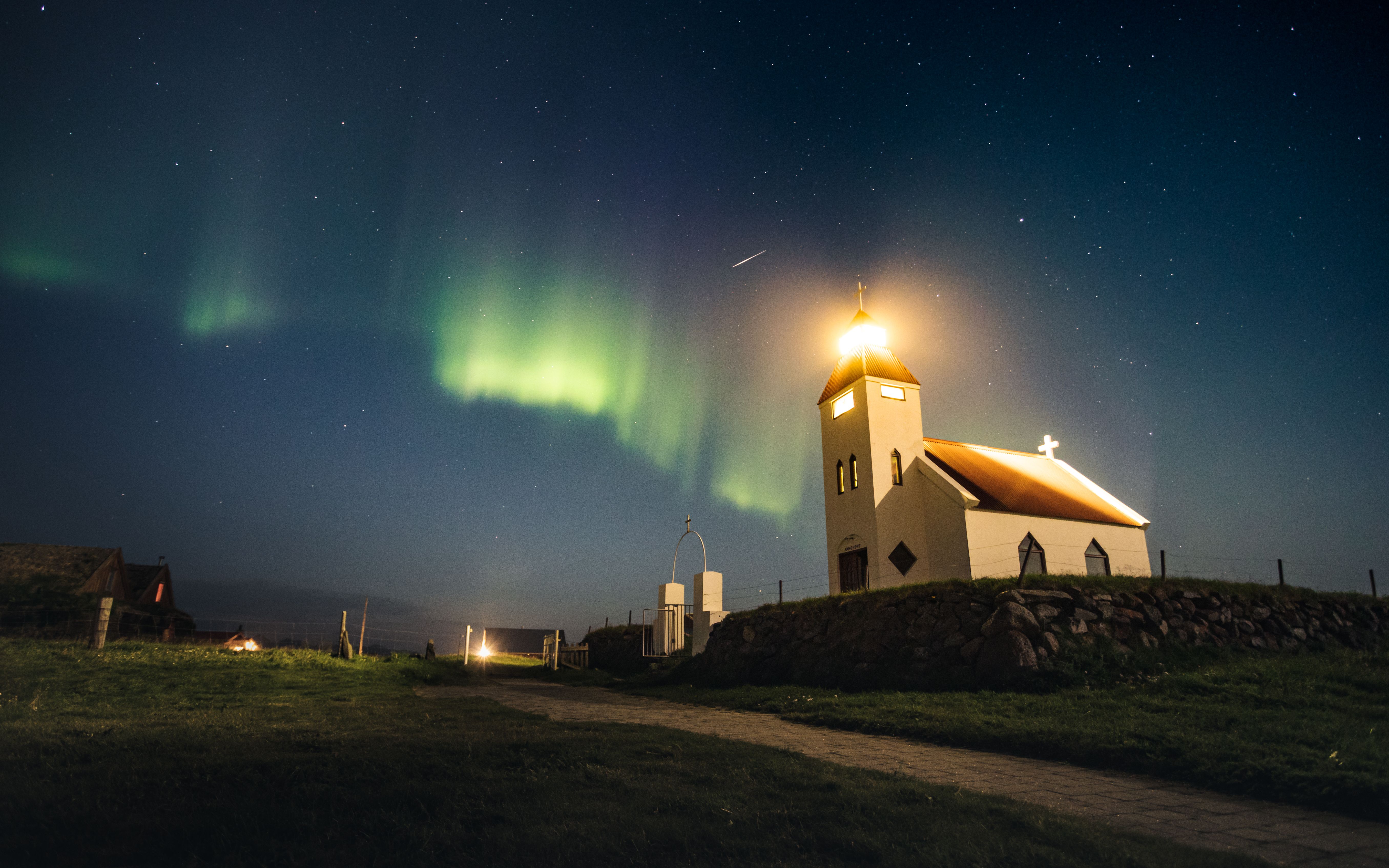 A Church under Starry Night Sky · Free Stock Photo