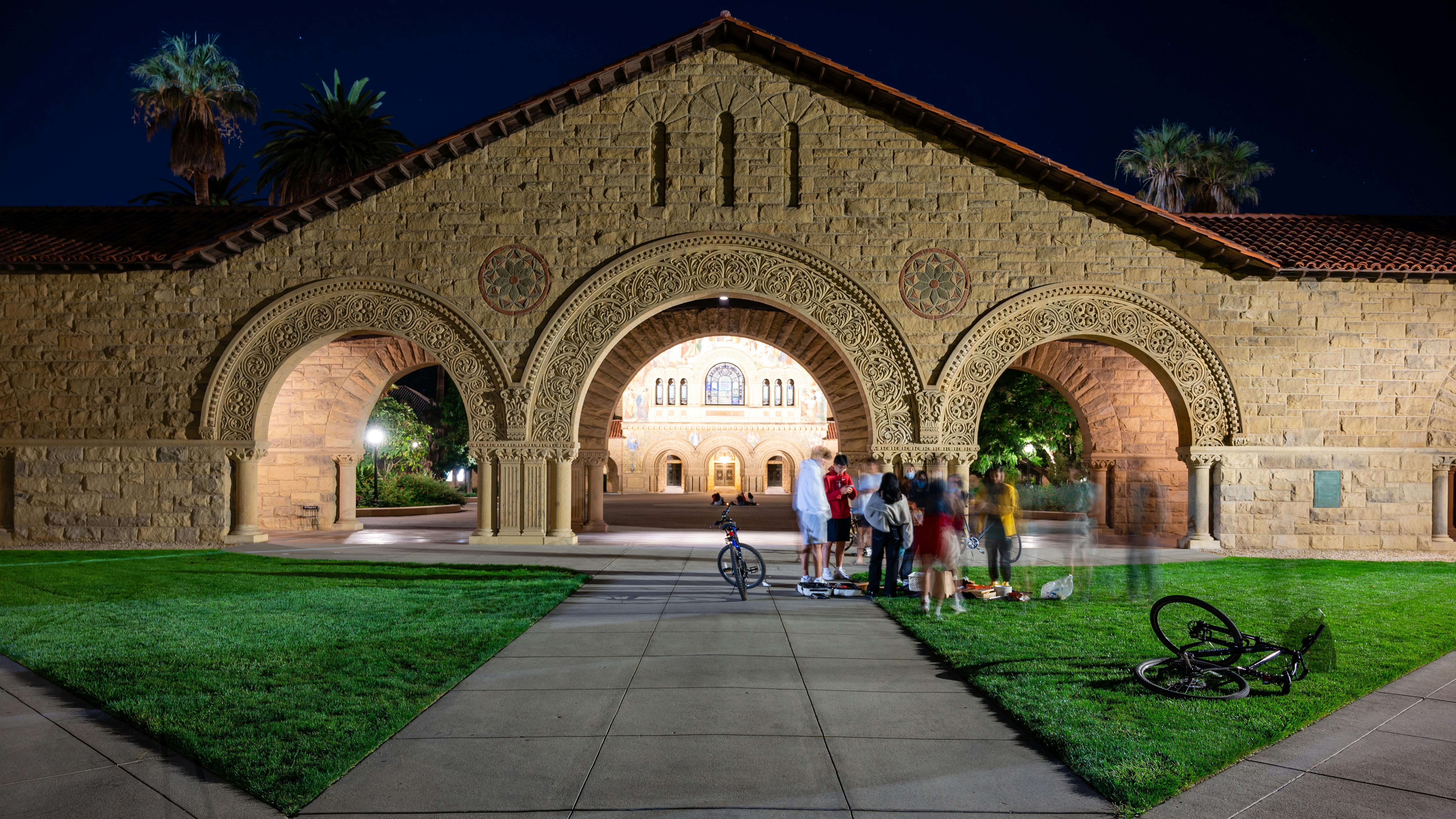 The Arched Entrance of Stanford University in California, USA · Free ...