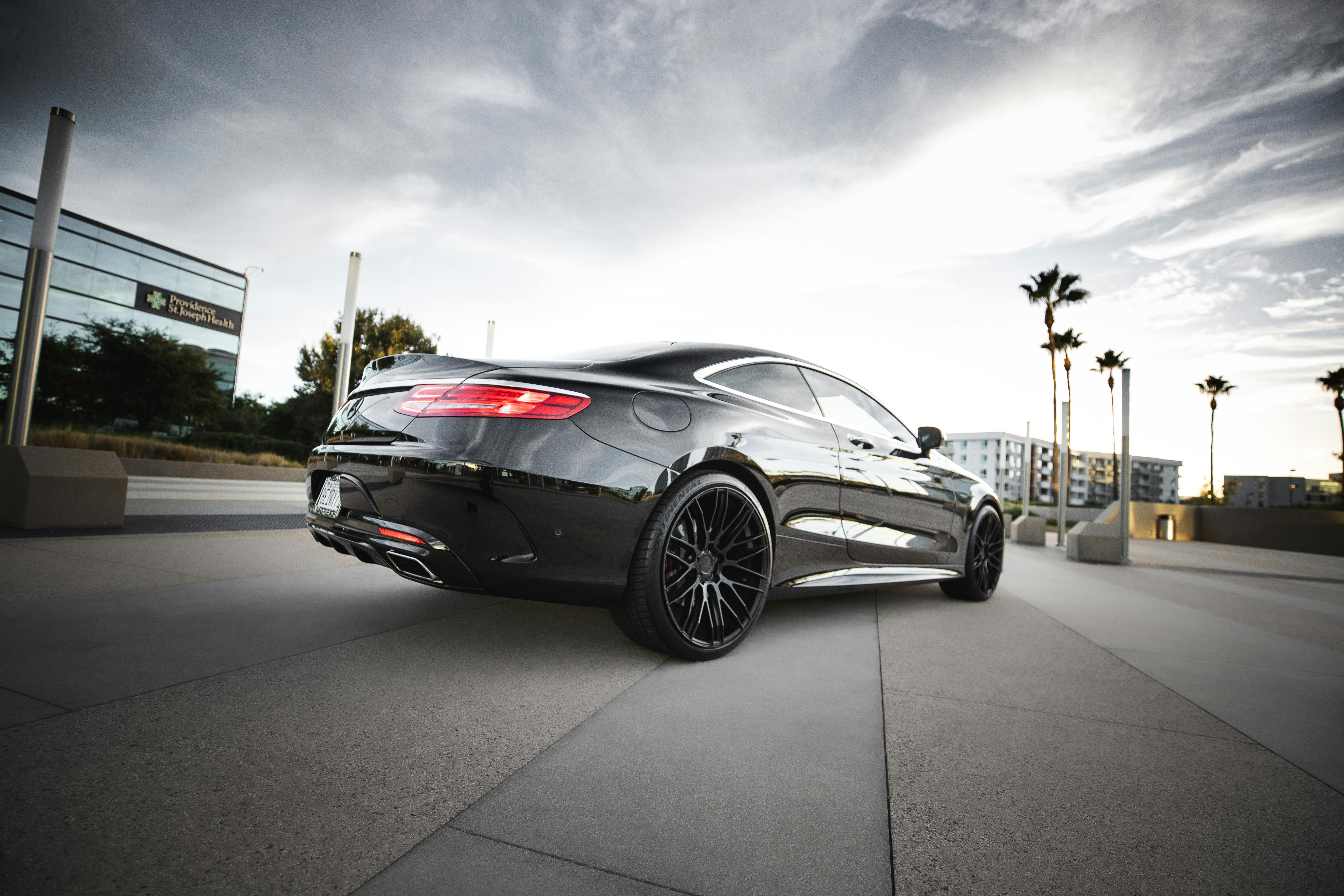 White Mercedes Benz Cars · Free Stock Photo