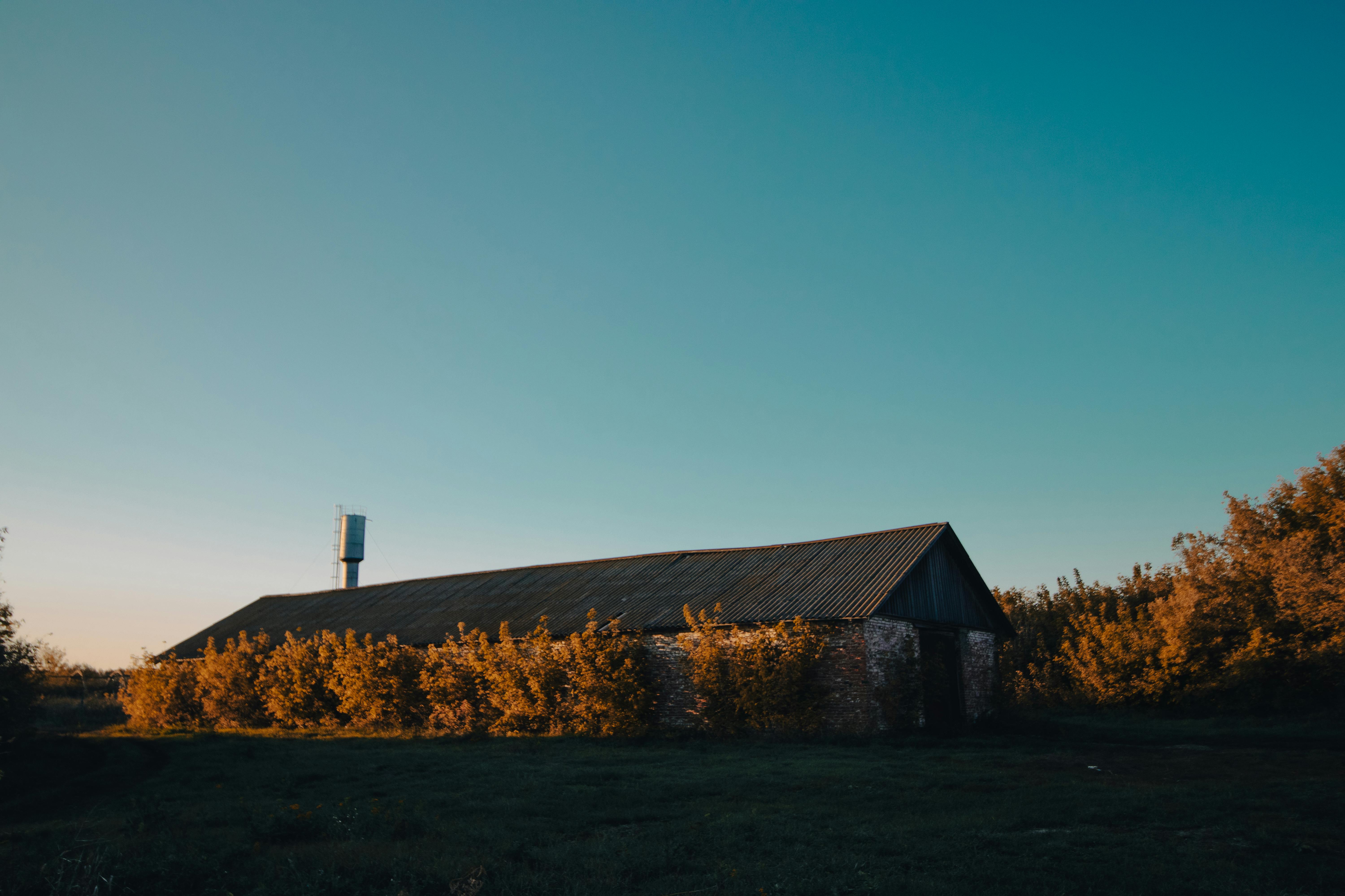 Photo of an Old Barn · Free Stock Photo