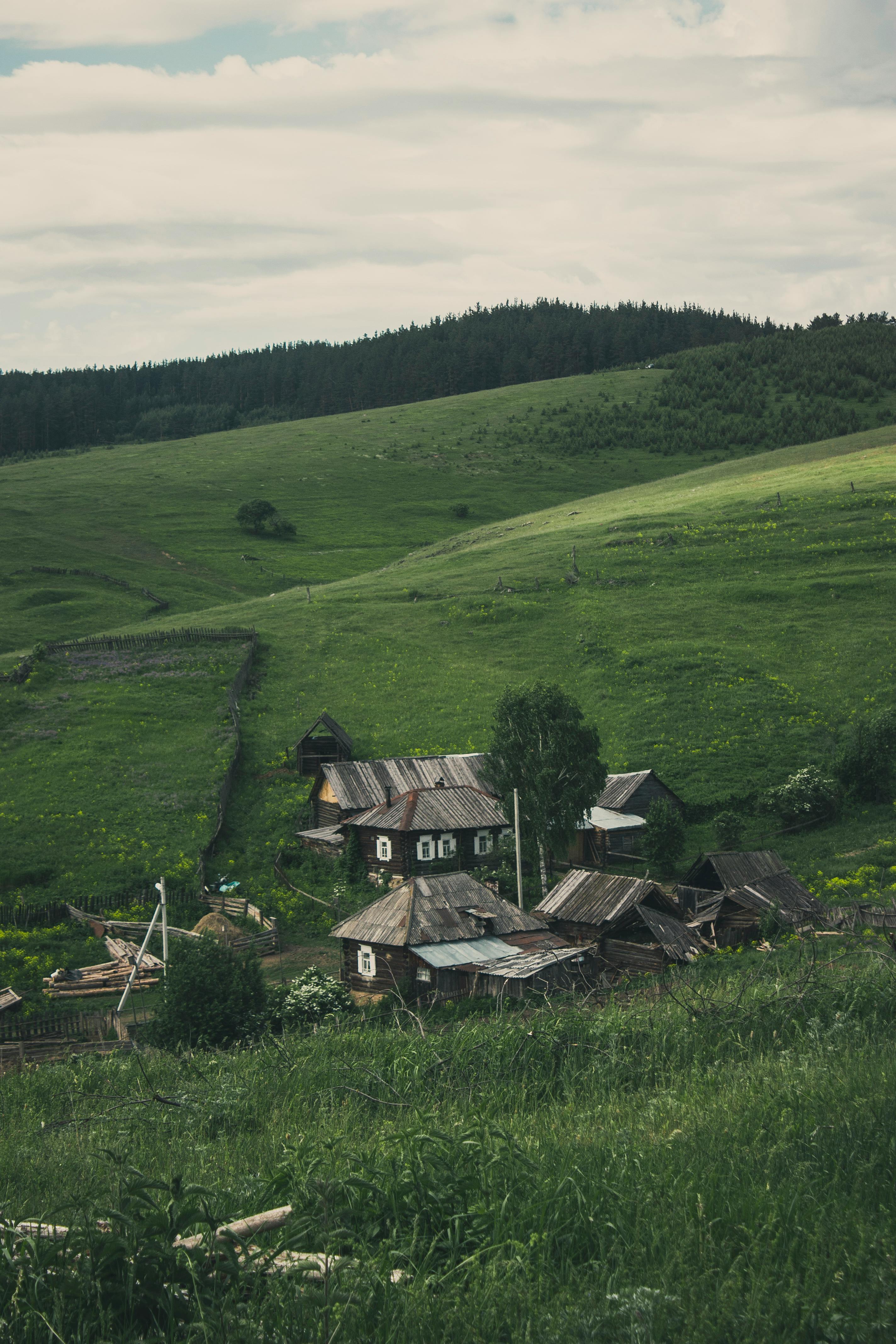 Wooden Houses in Valley in Mountains Landscape · Free Stock Photo