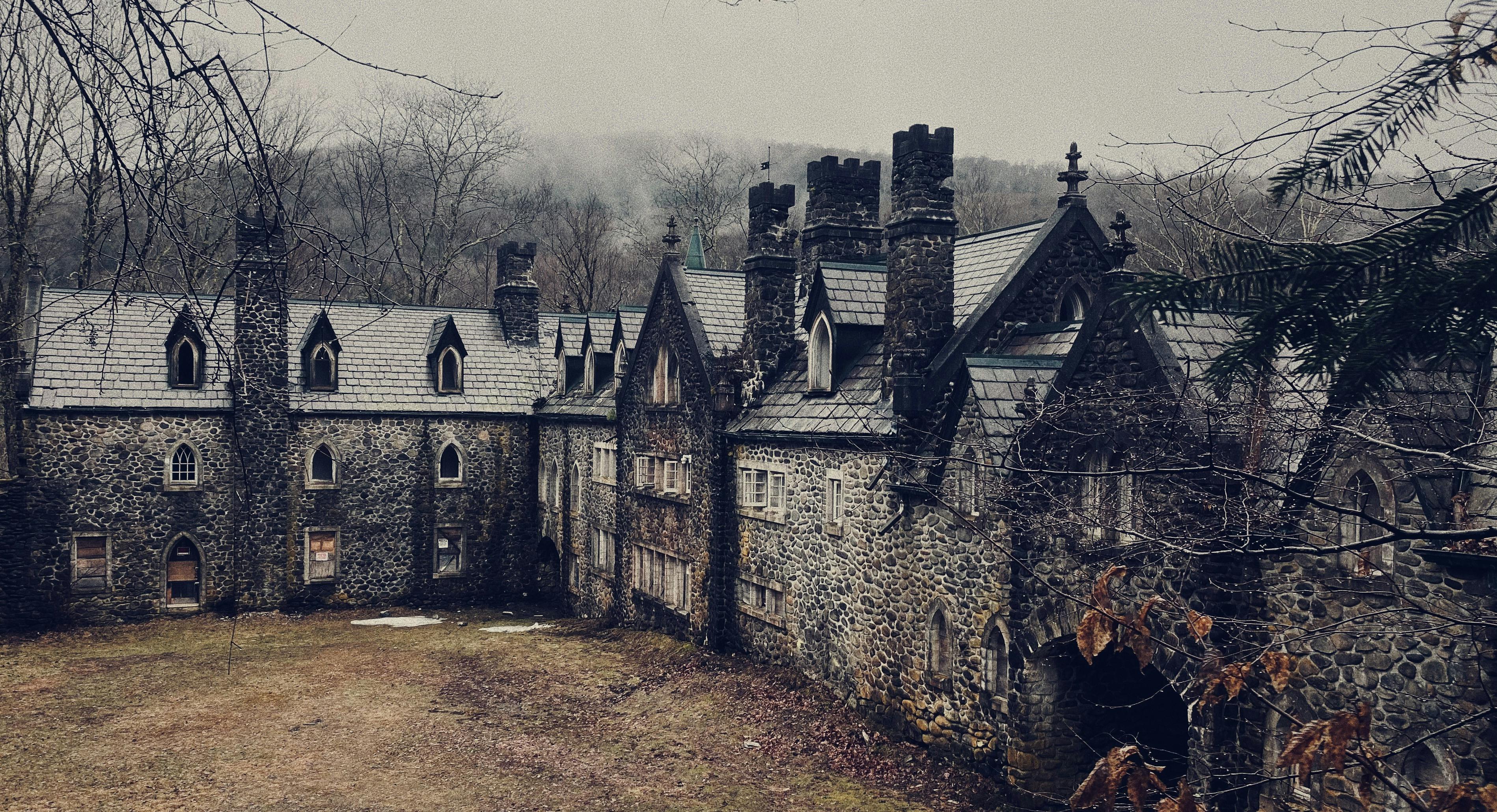 Stone Old Castle in Countryside · Free Stock Photo