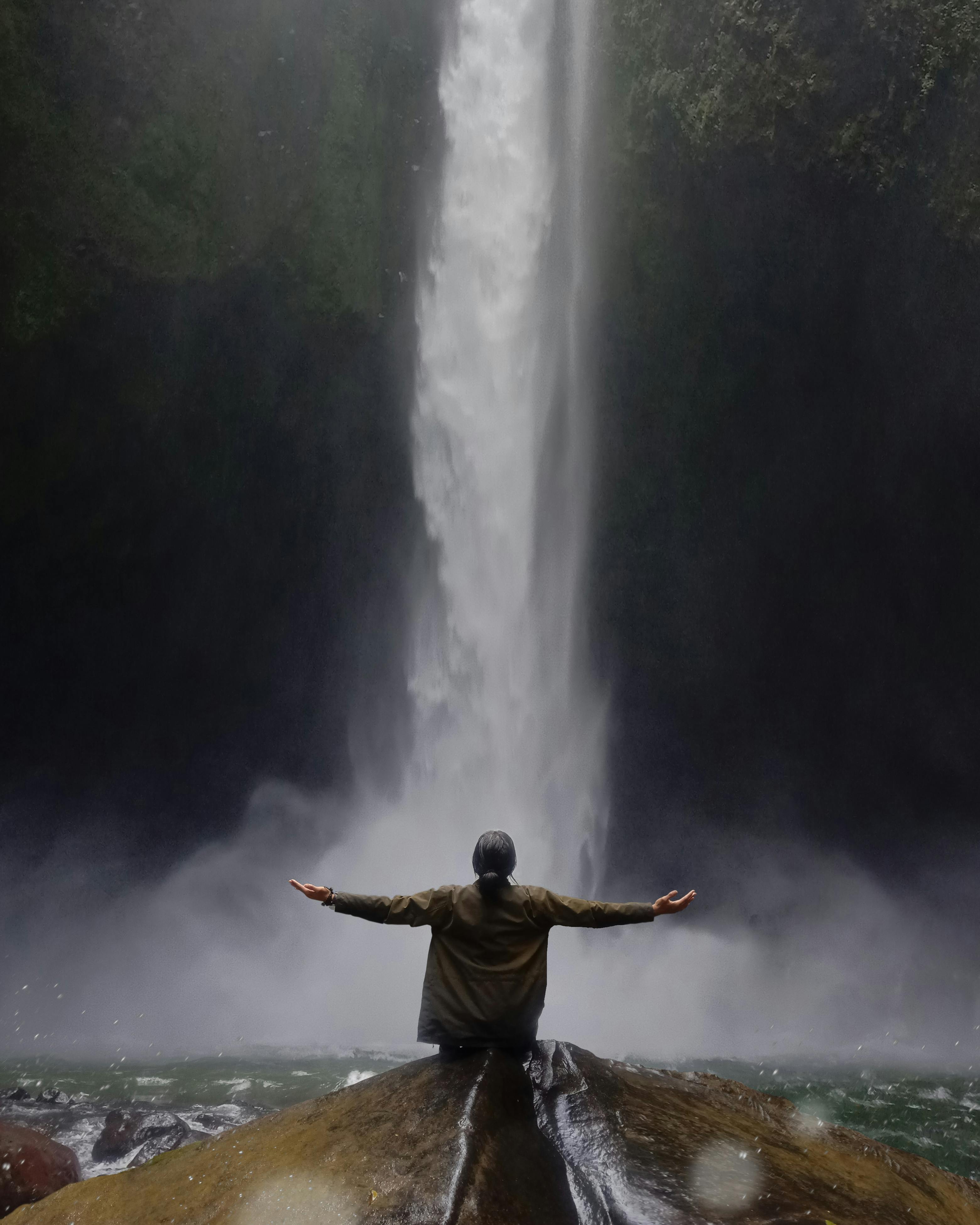 Man Facing Left Photos, Download The BEST Free Man Facing Left Stock ...