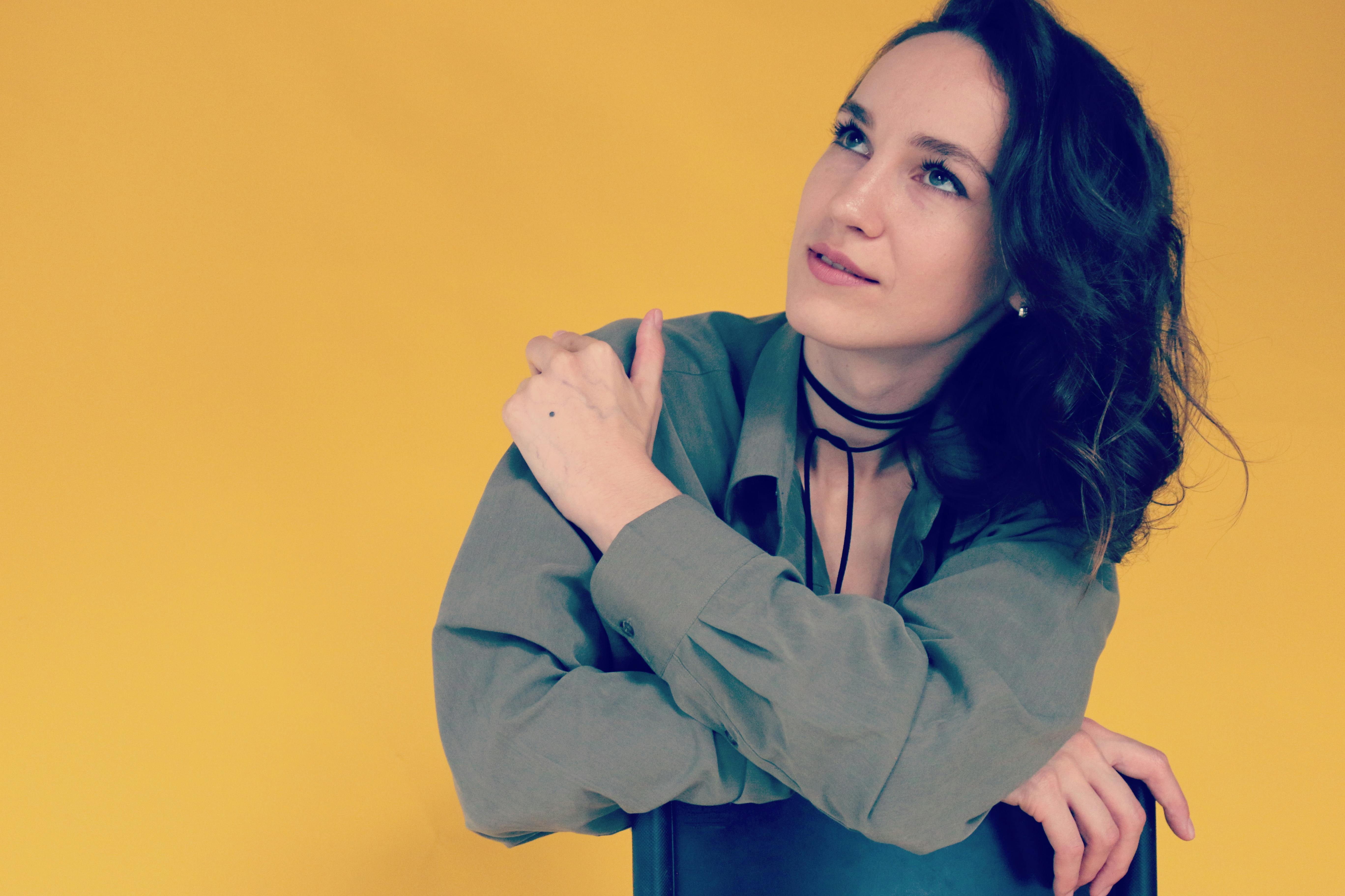 Foto profissional gratuita de atraente, bonita, cabelo ondulado, cara ...