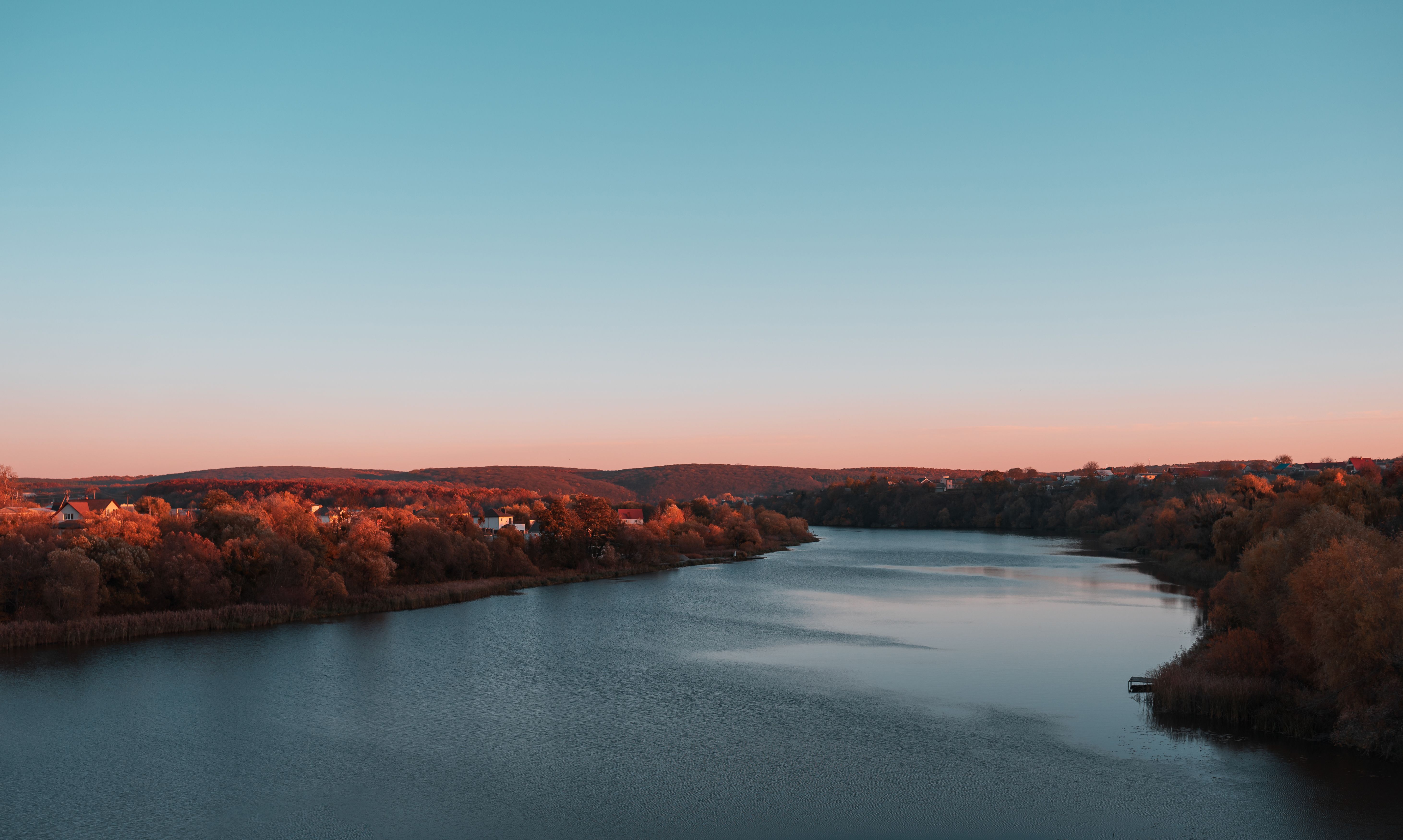 Clear Sky over River · Free Stock Photo