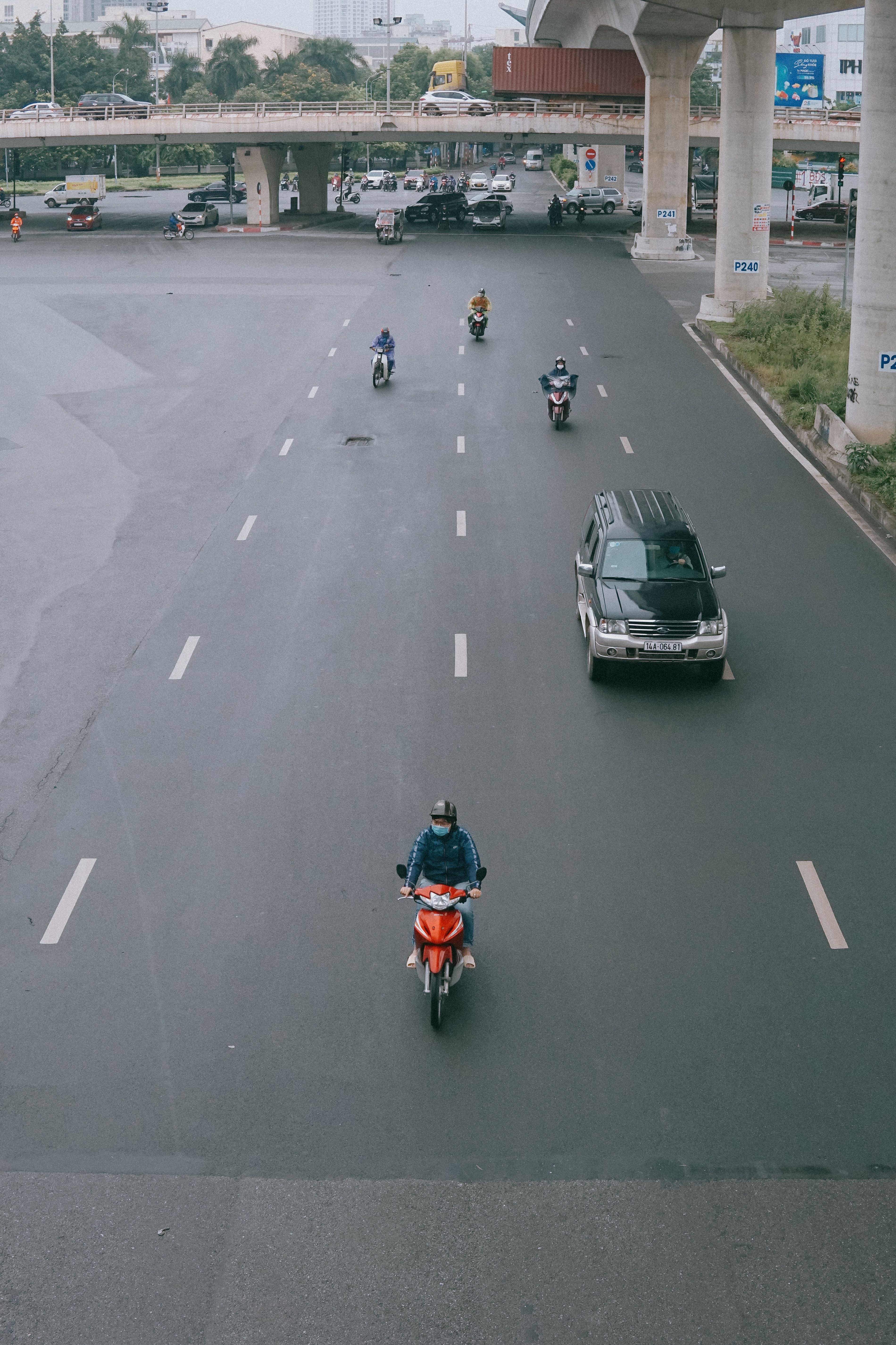 Motor Vehicles on the Road · Free Stock Photo