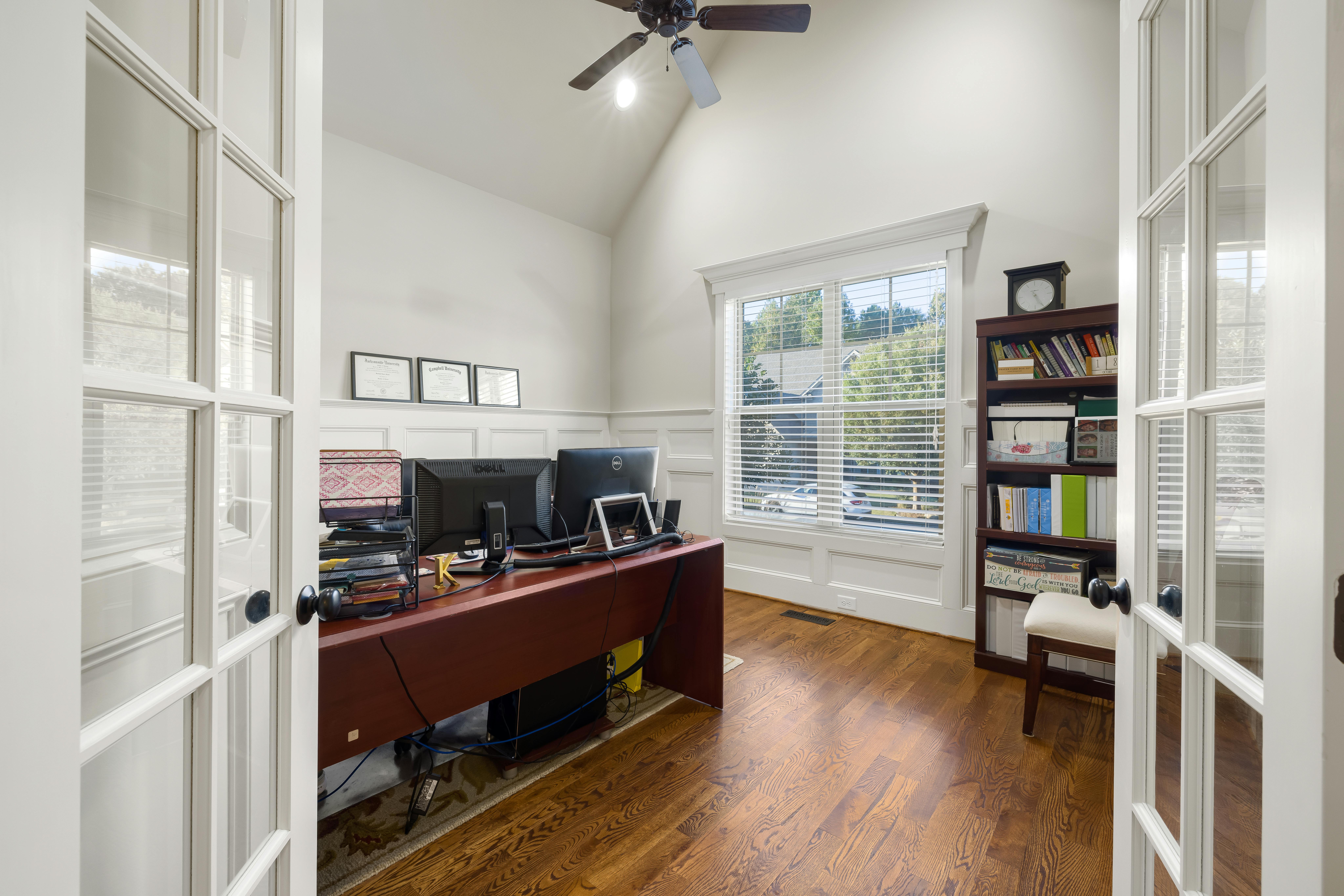Interior of a Neat Home Office · Free Stock Photo