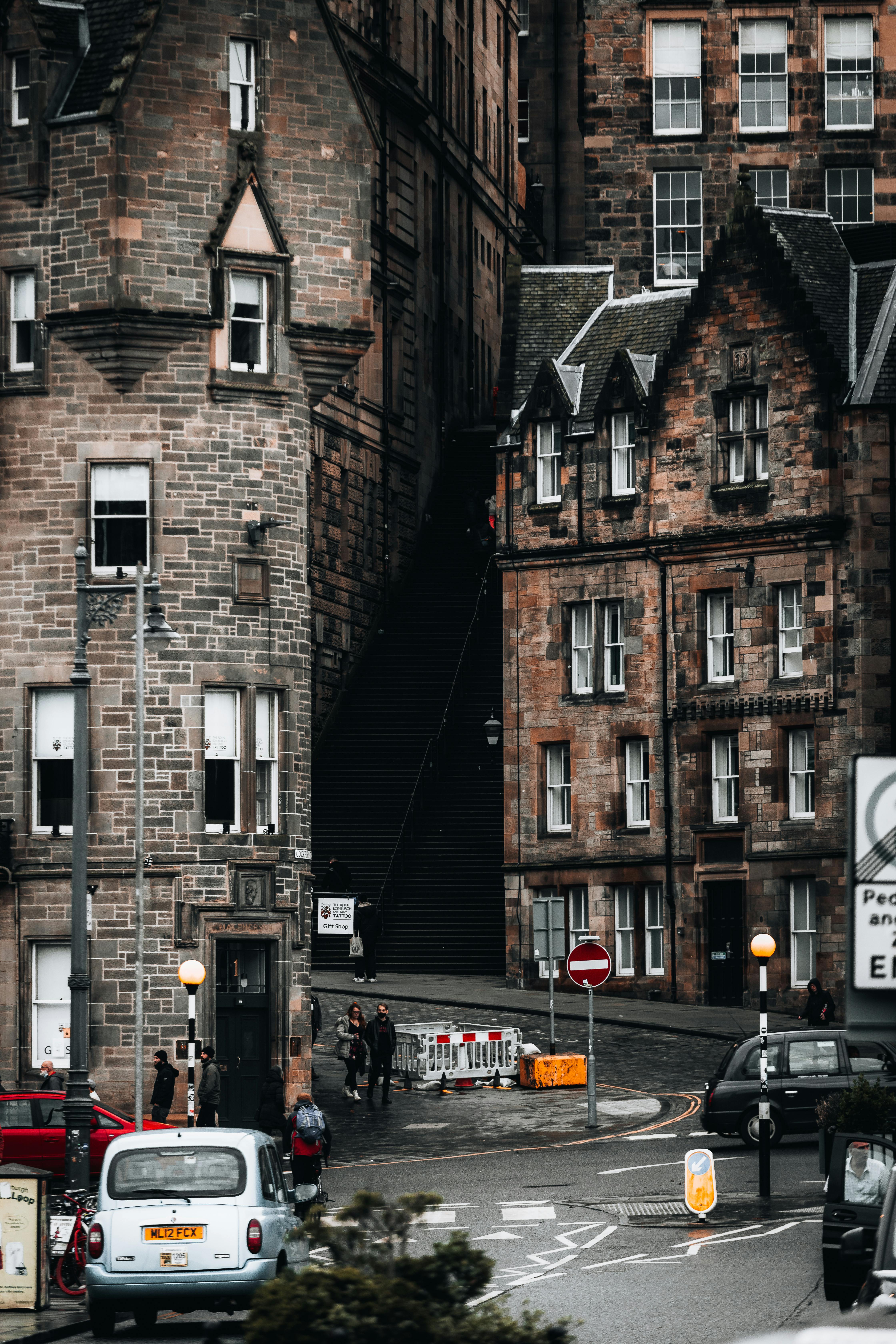 Traditional Tenements by the Street in Edinburgh · Free Stock Photo