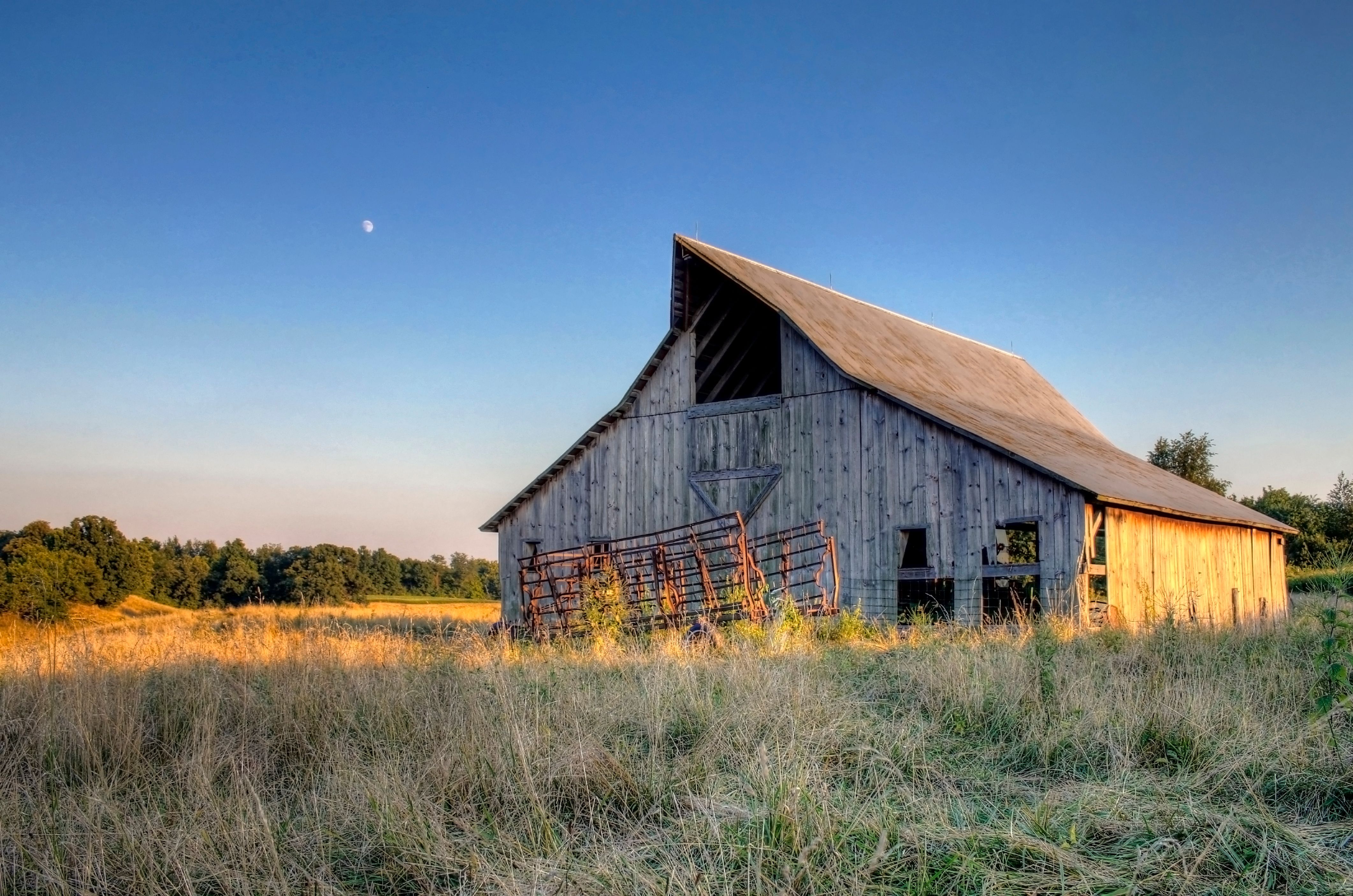 Brown Wooden Barn on Green Grass Field · Free Stock Photo