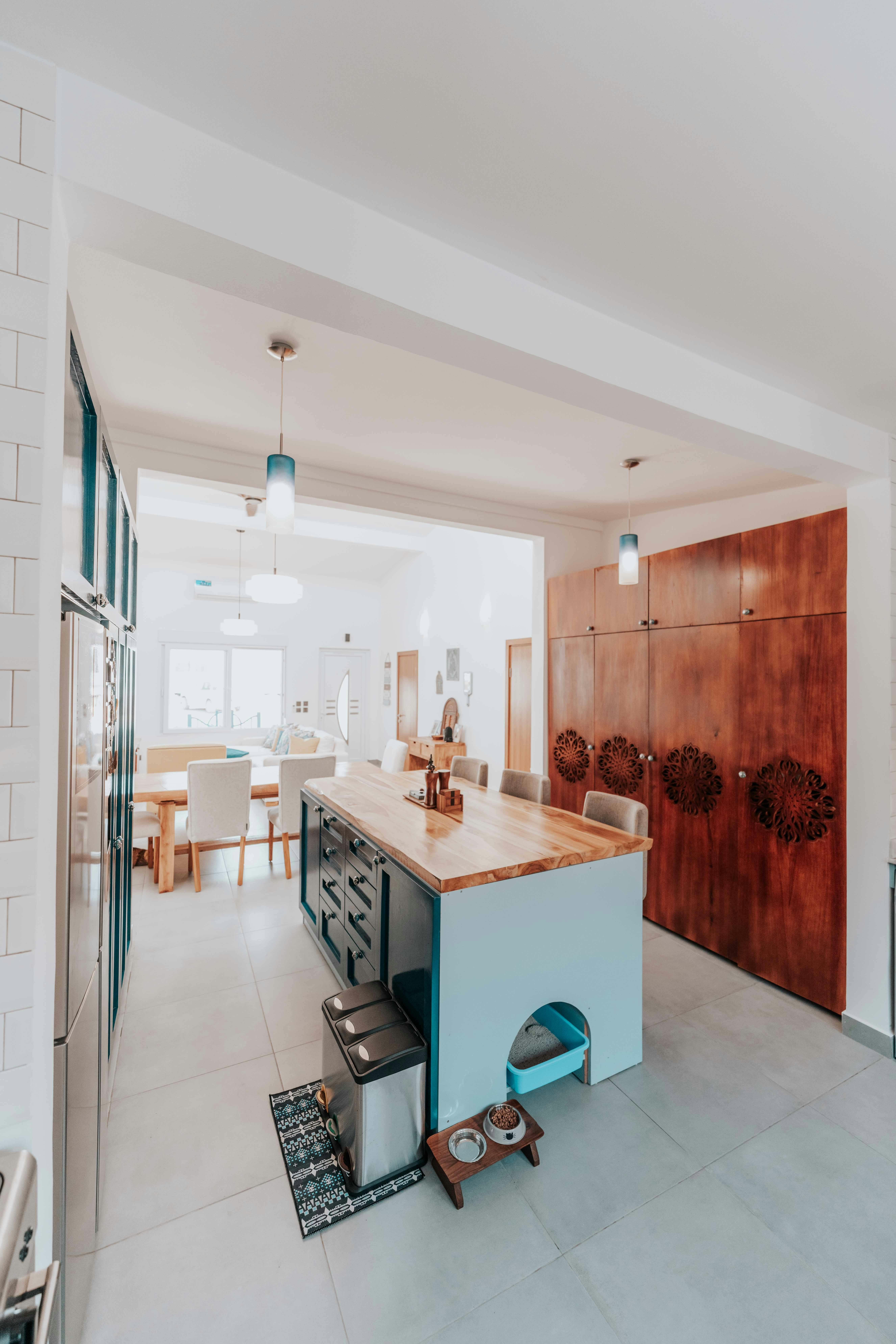 White Mini Bar Counter · Free Stock Photo