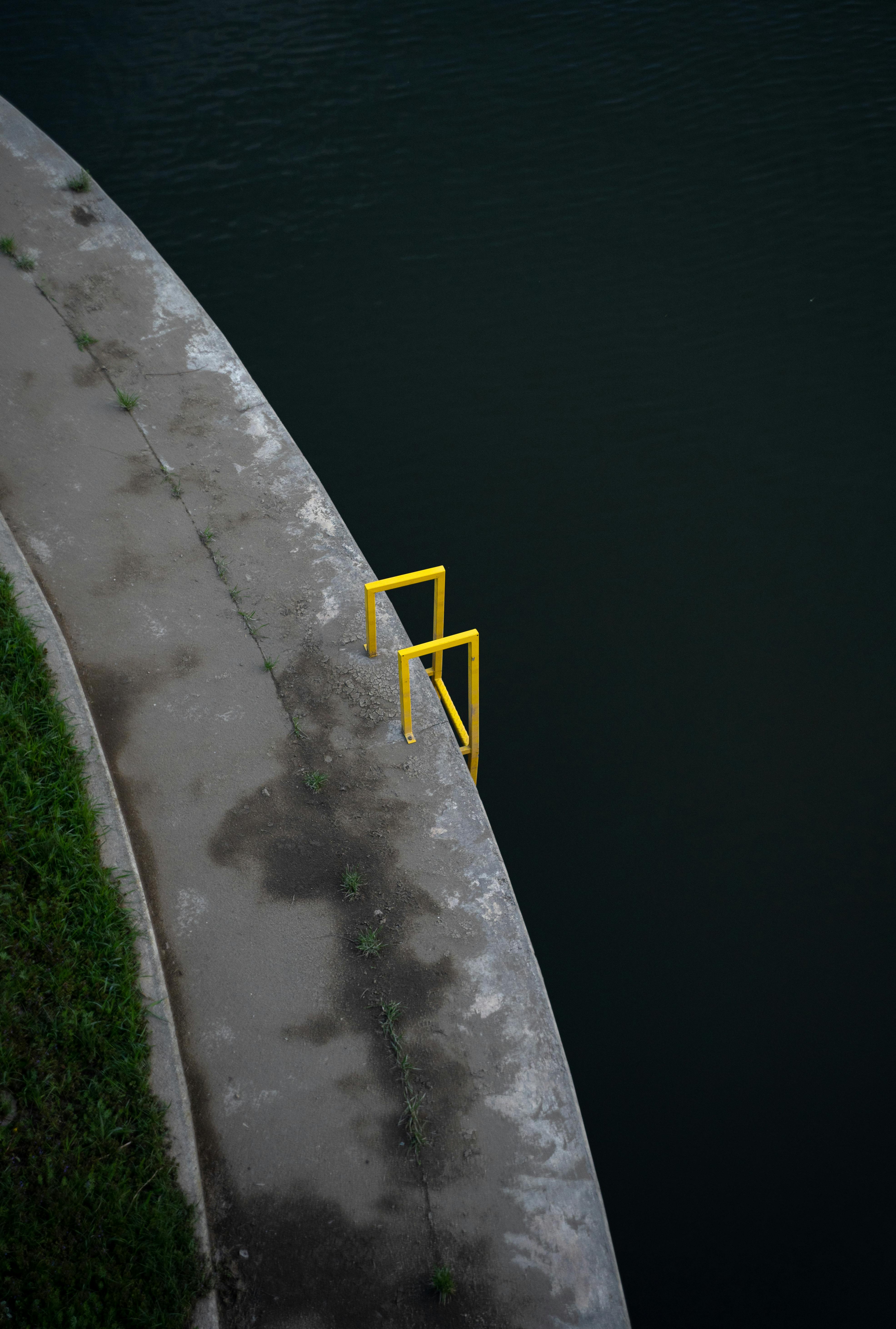 Ladder in Empty Basement · Free Stock Photo