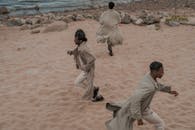 40 Go in different directions Synonyms. Similar words for Go in ...