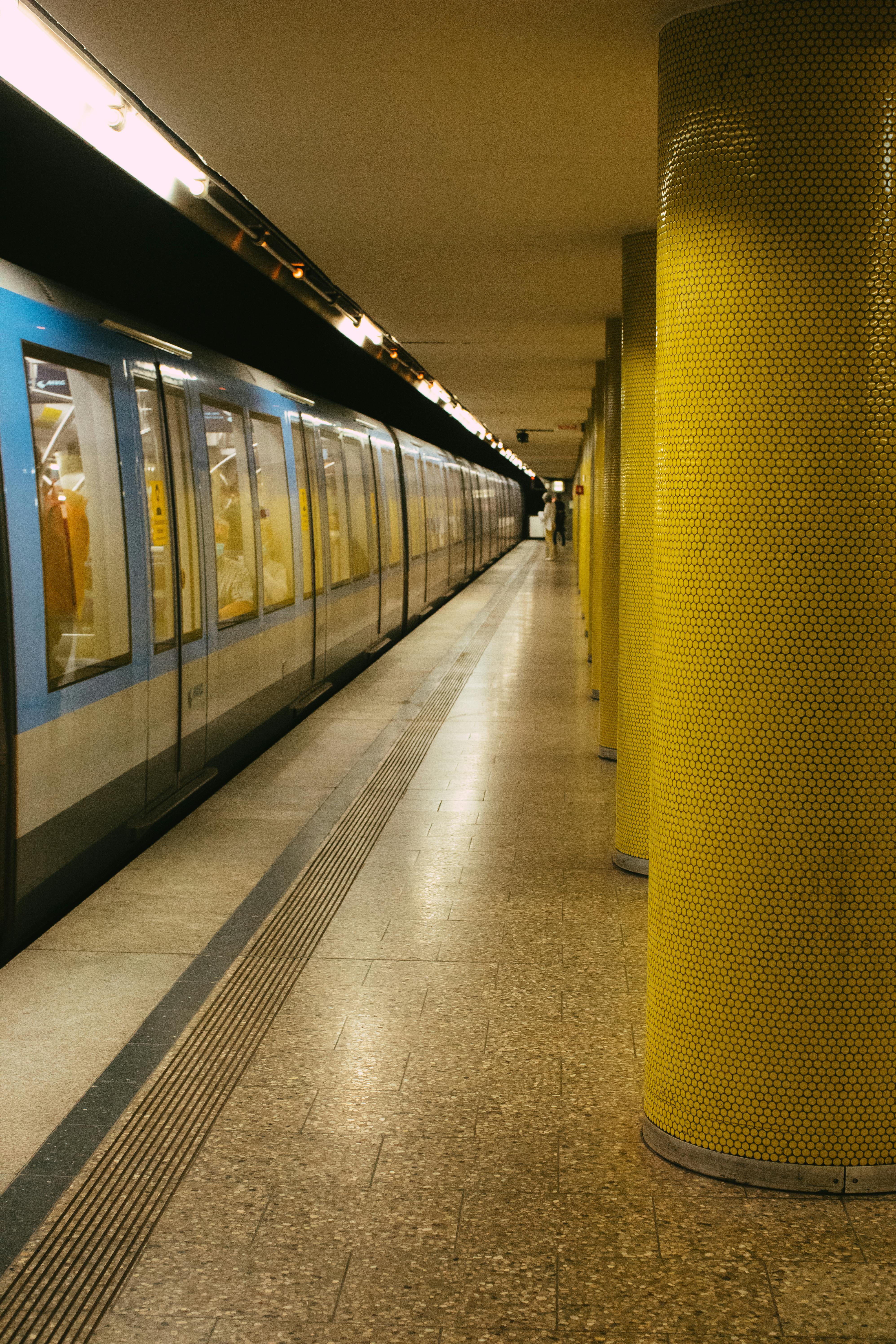 Yellow Train · Free Stock Photo