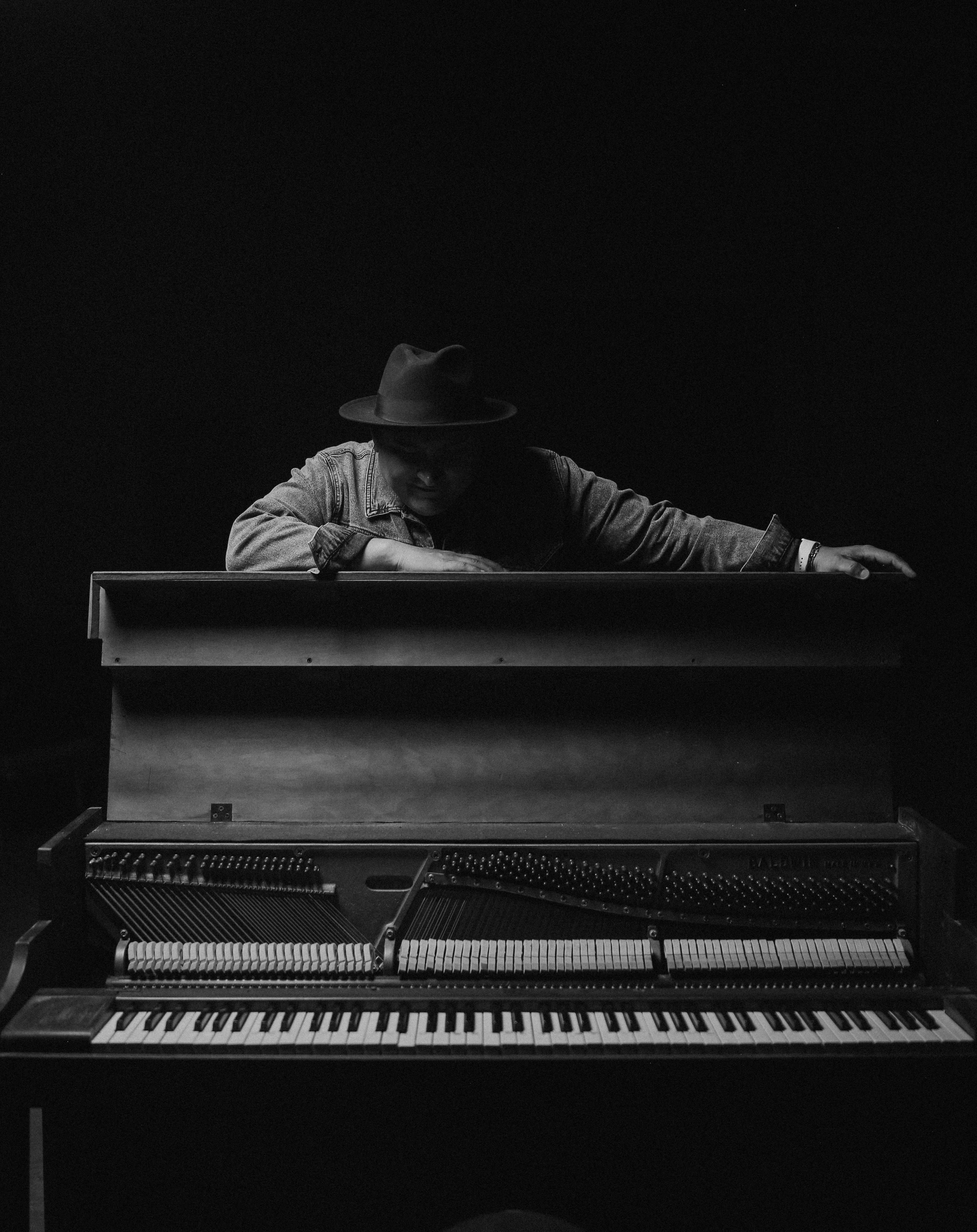 Gray Wooden Upright Piano · Free Stock Photo