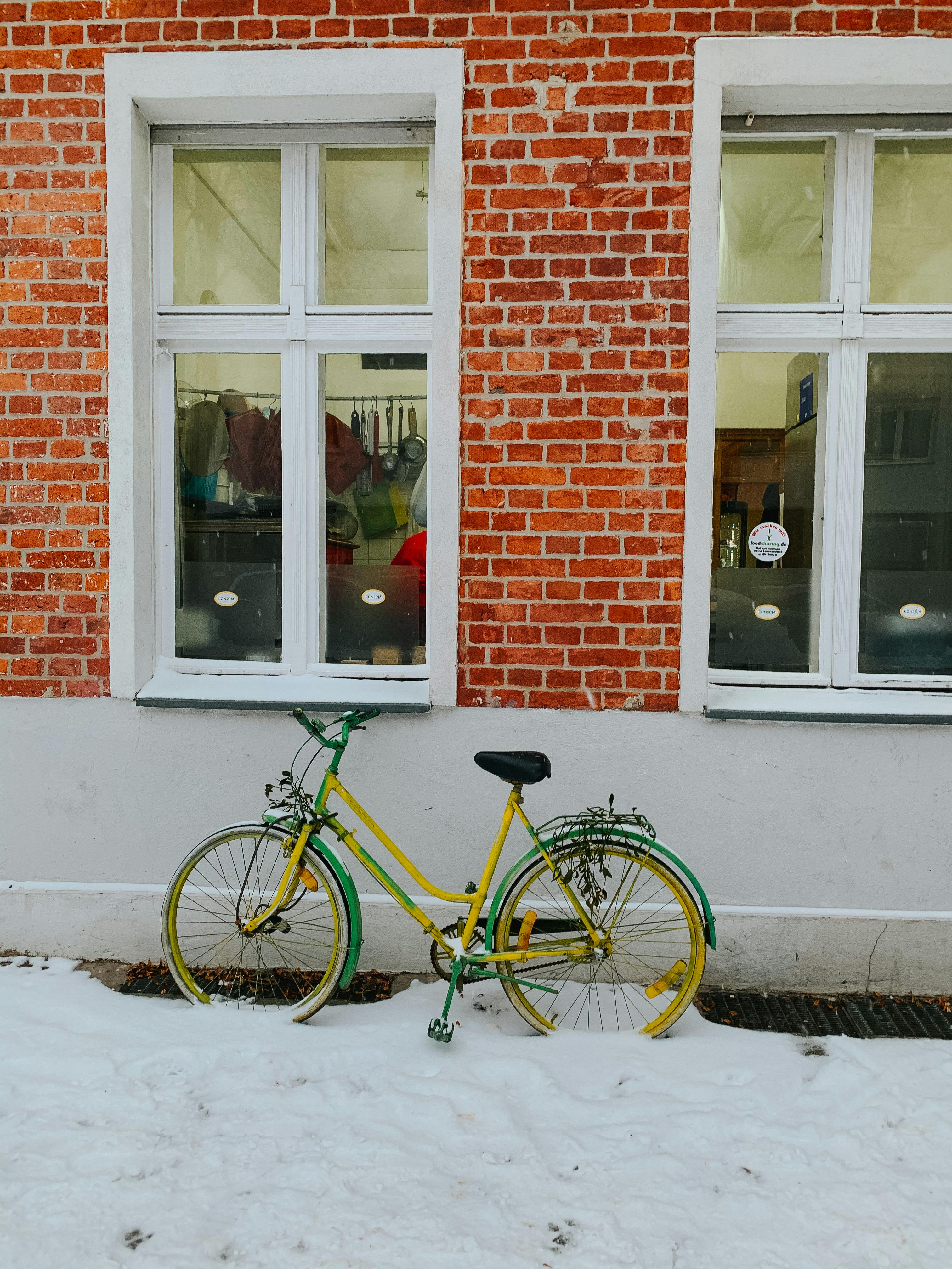 Bicycle outside Building on City Street · Free Stock Photo