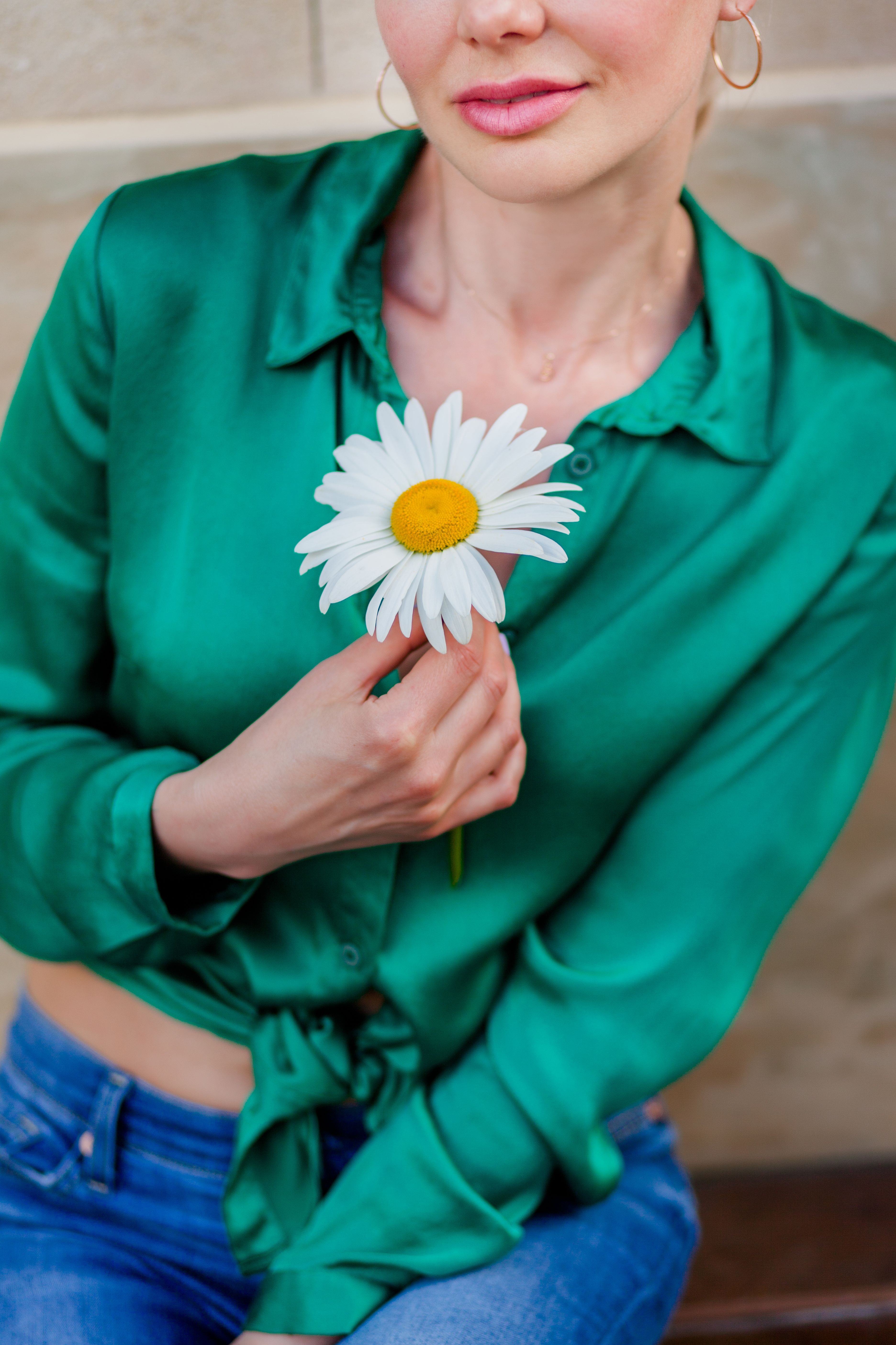 No Face Portrait of Woman Holding Daisy · Free Stock Photo
