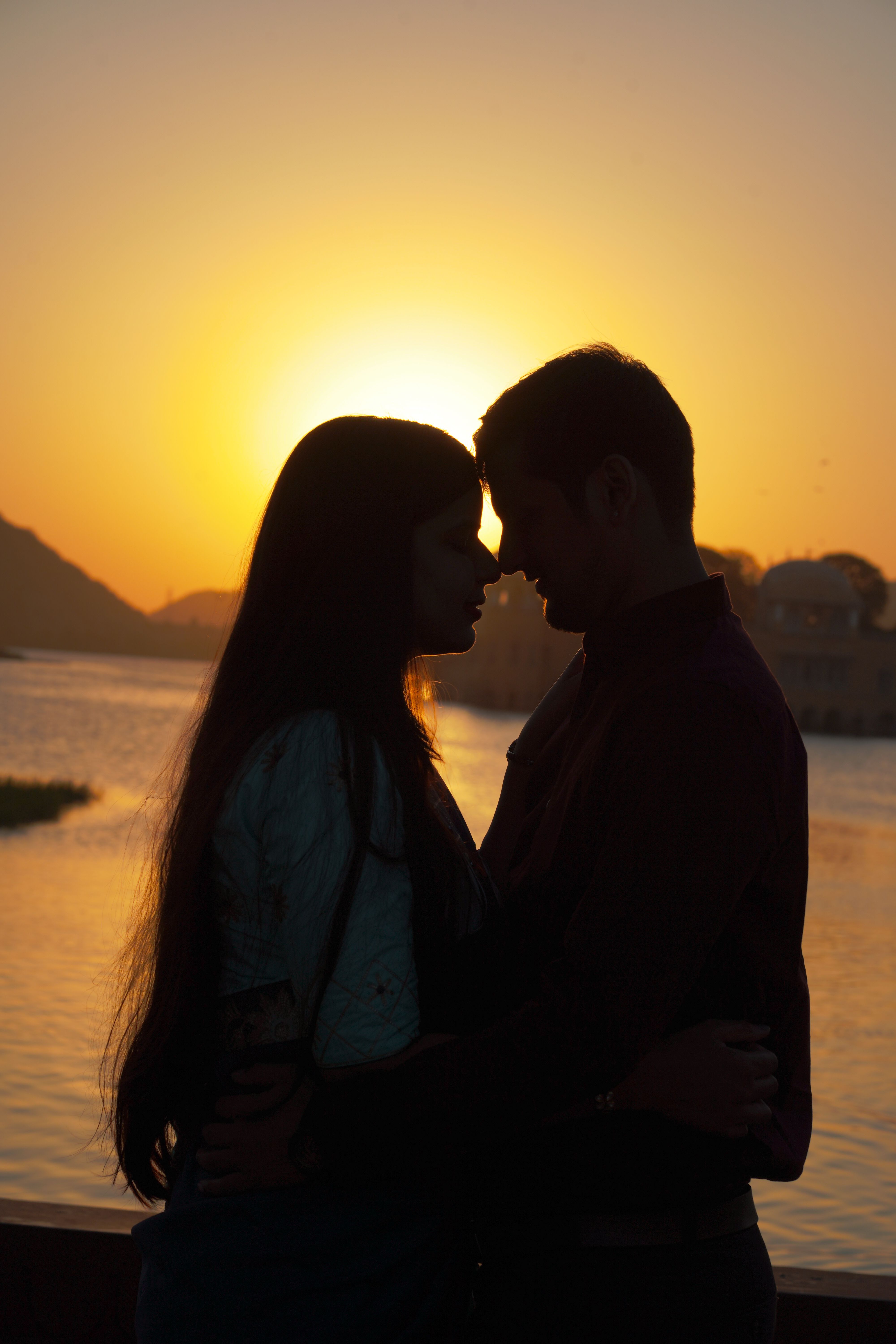 Romantic Couple during Sunset · Free Stock Photo
