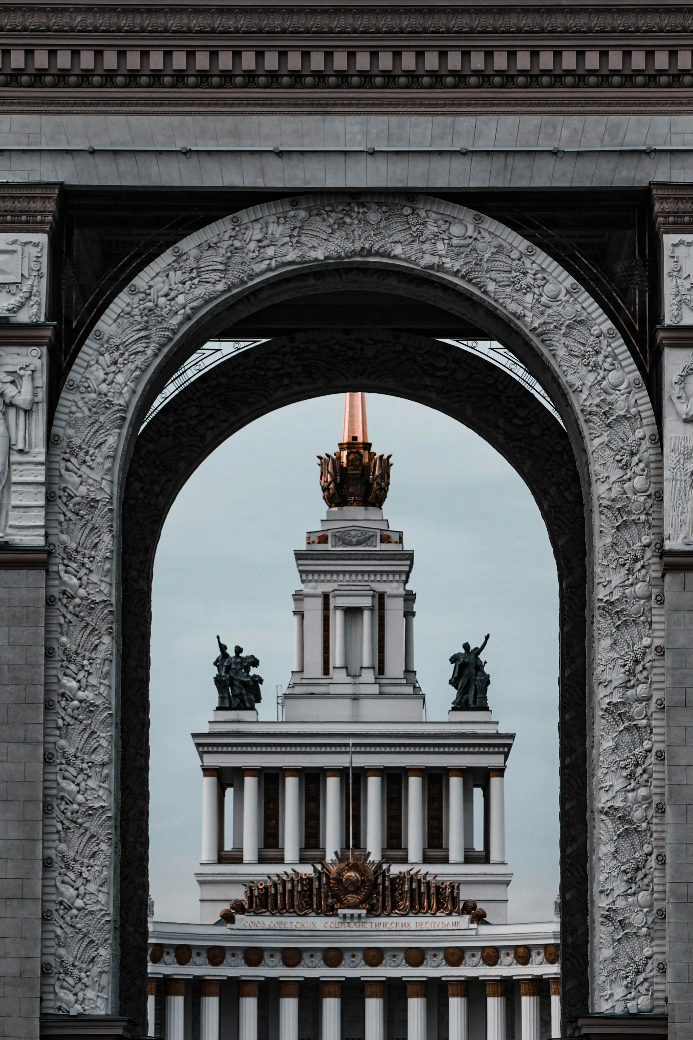 Monument behind Arch · Free Stock Photo