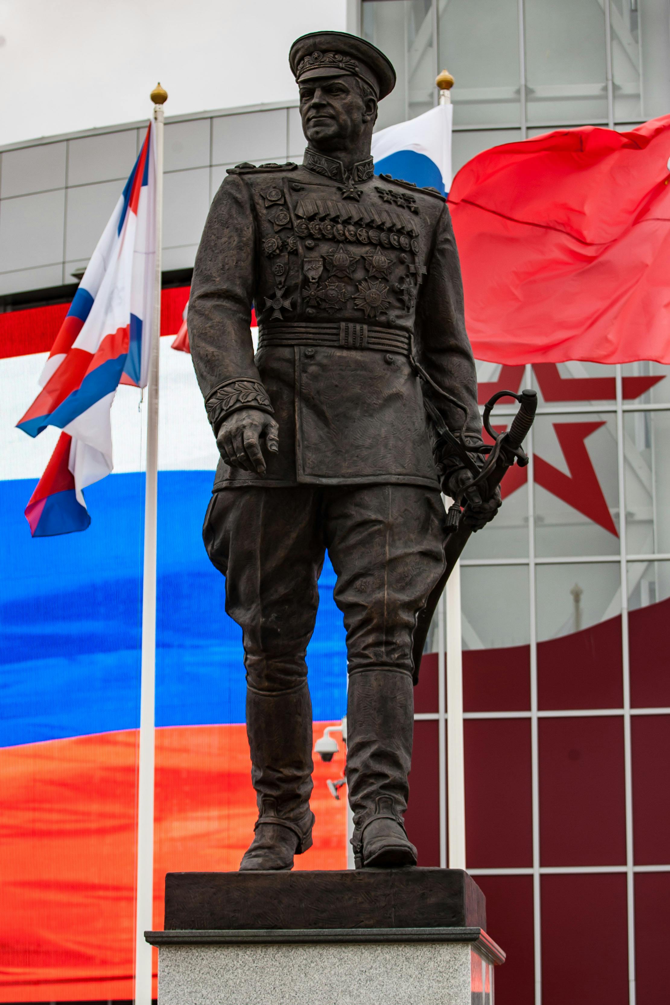 Statues in Kremlin · Free Stock Photo