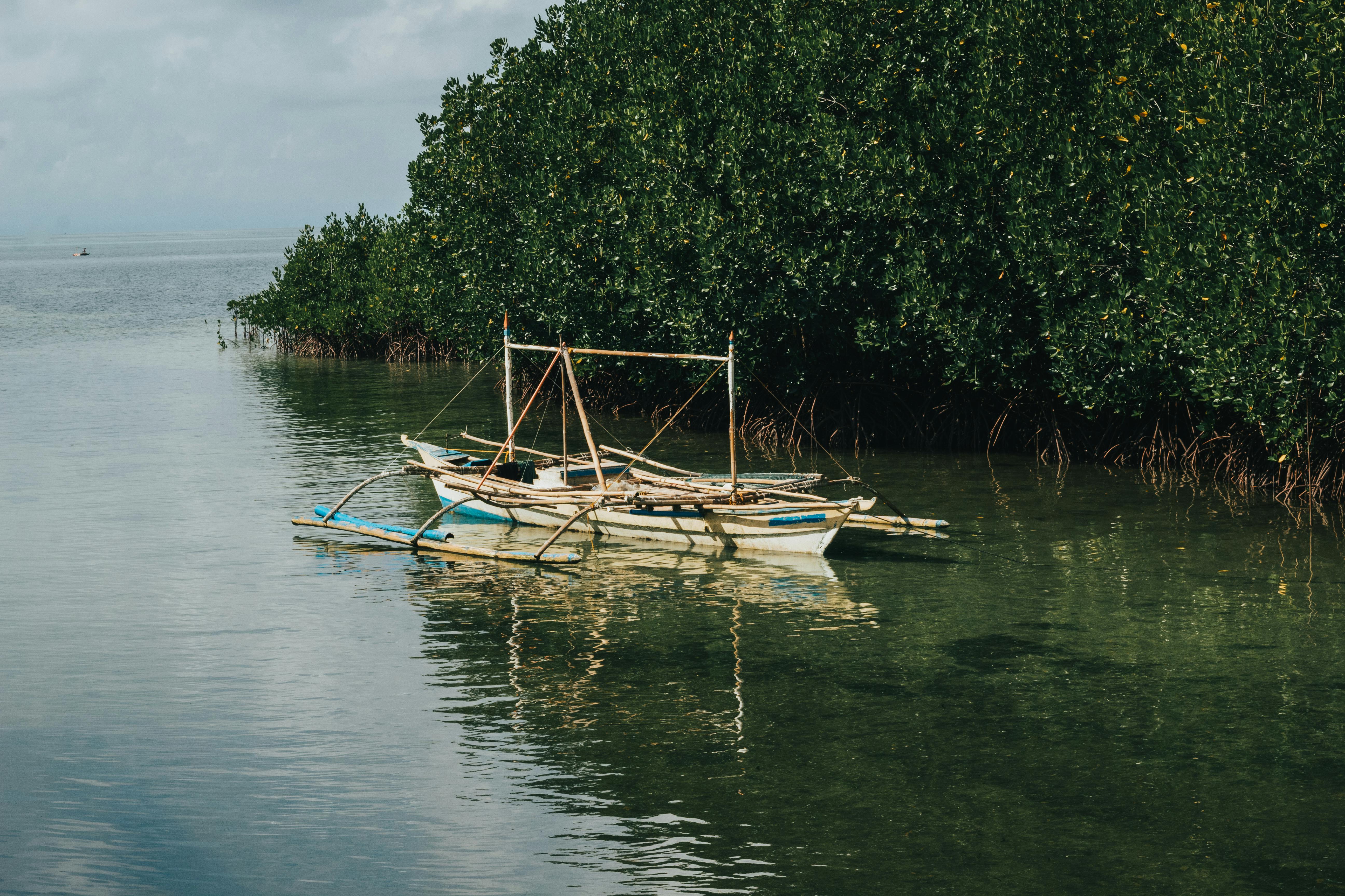 White Boat on Body of Water · Free Stock Photo