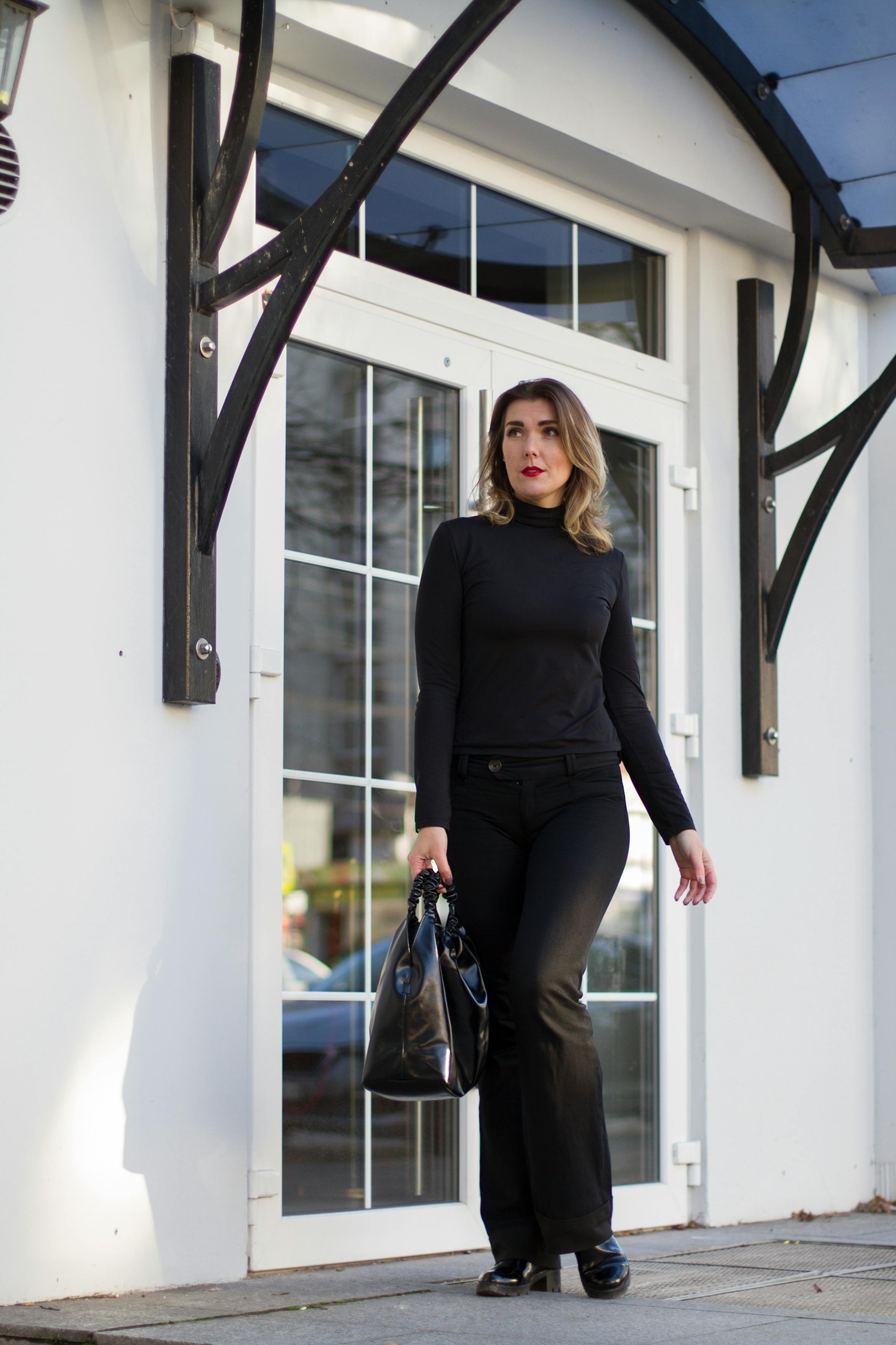 Woman Wearing Blue Jeans · Free Stock Photo