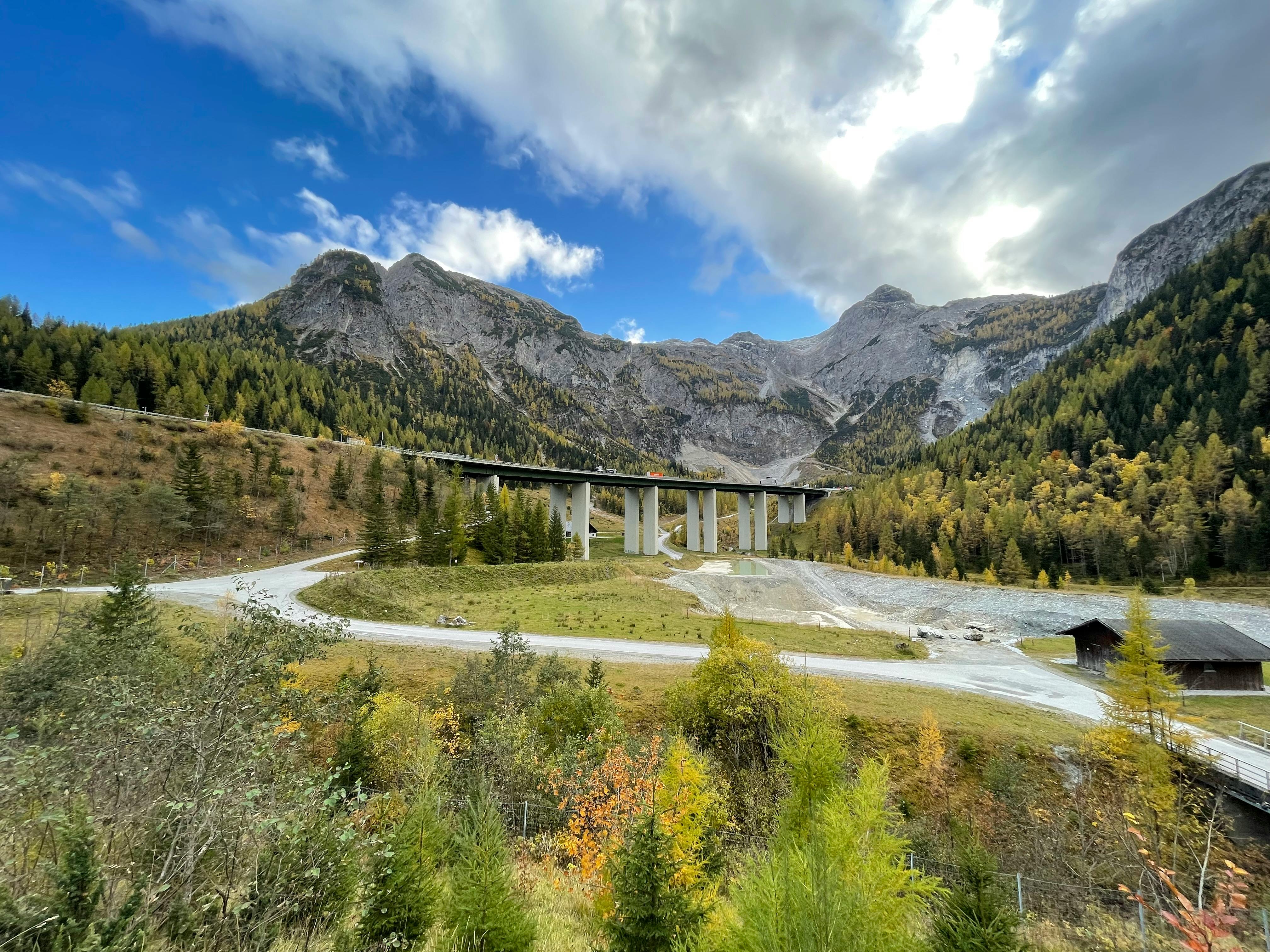 Elevated Road and Mountains and Forest · Free Stock Photo