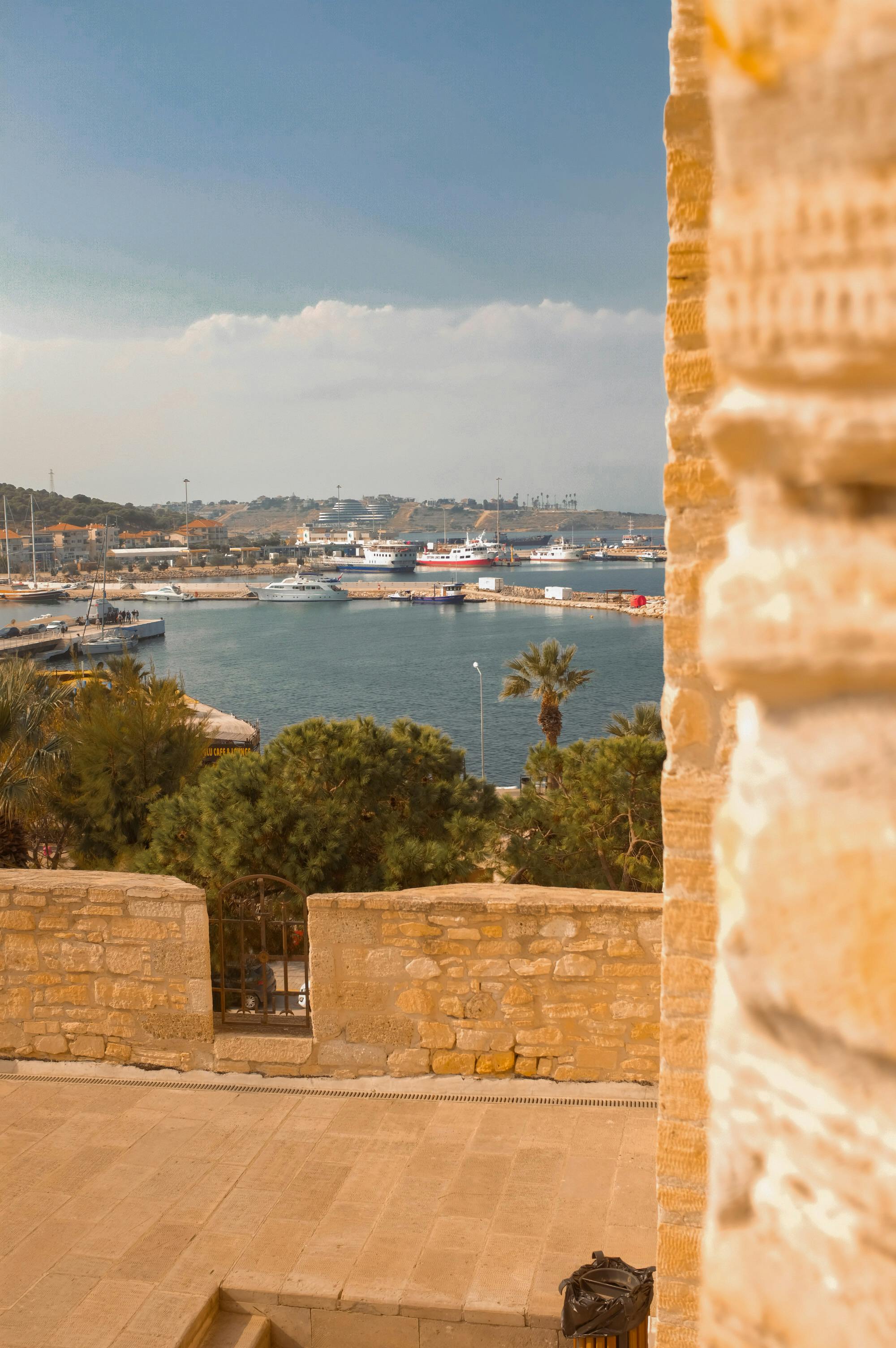 Wall near Sea Shore · Free Stock Photo