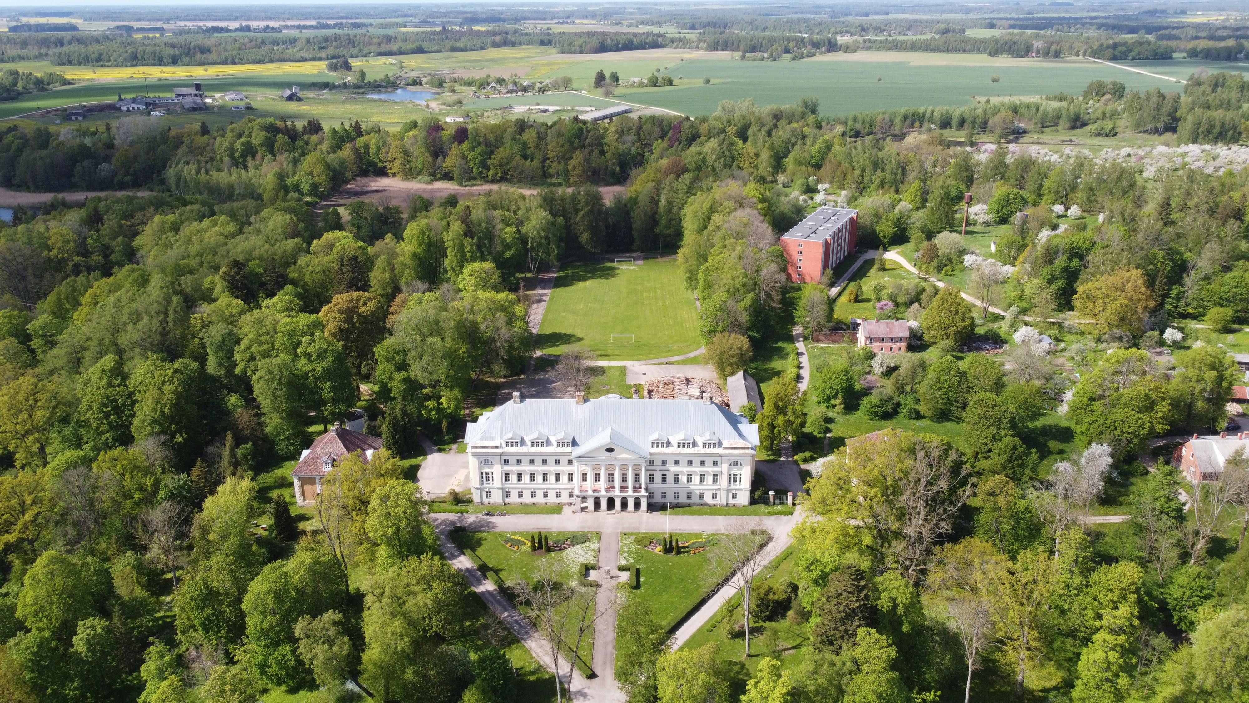 Drone Shot of Residence in Forest · Free Stock Photo