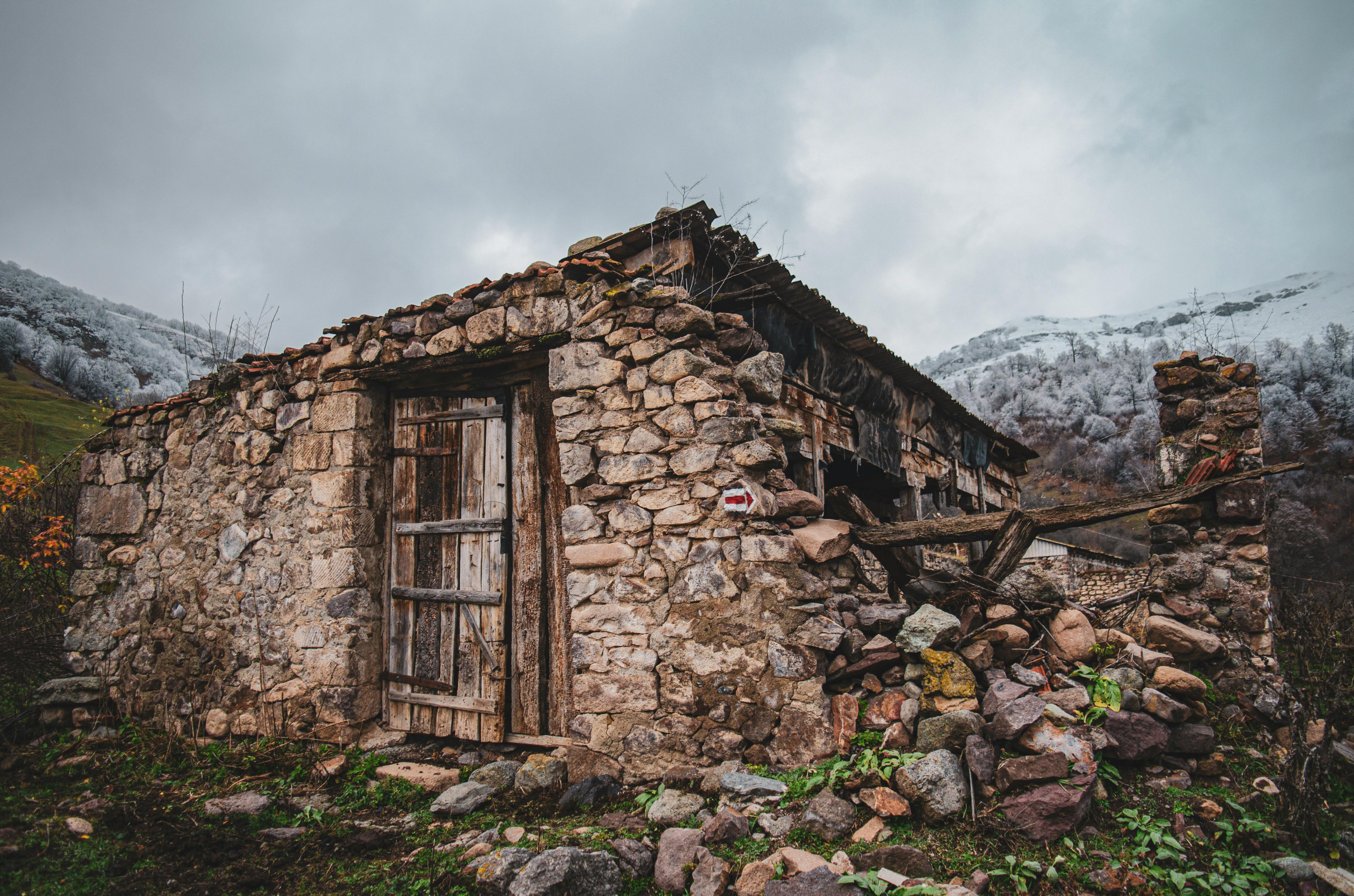 Ruins of Stone House in Mountains · Free Stock Photo