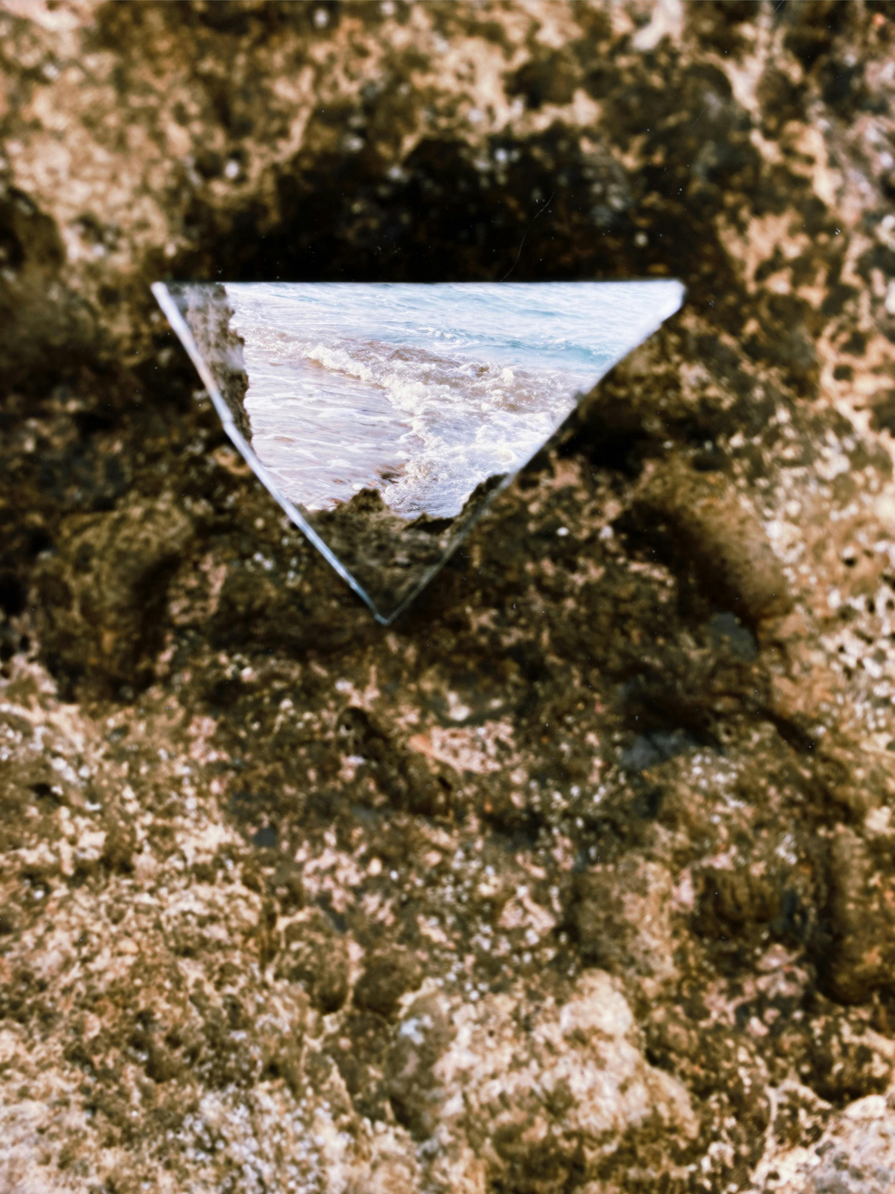 Reflection of Ocean in the Mirror · Free Stock Photo