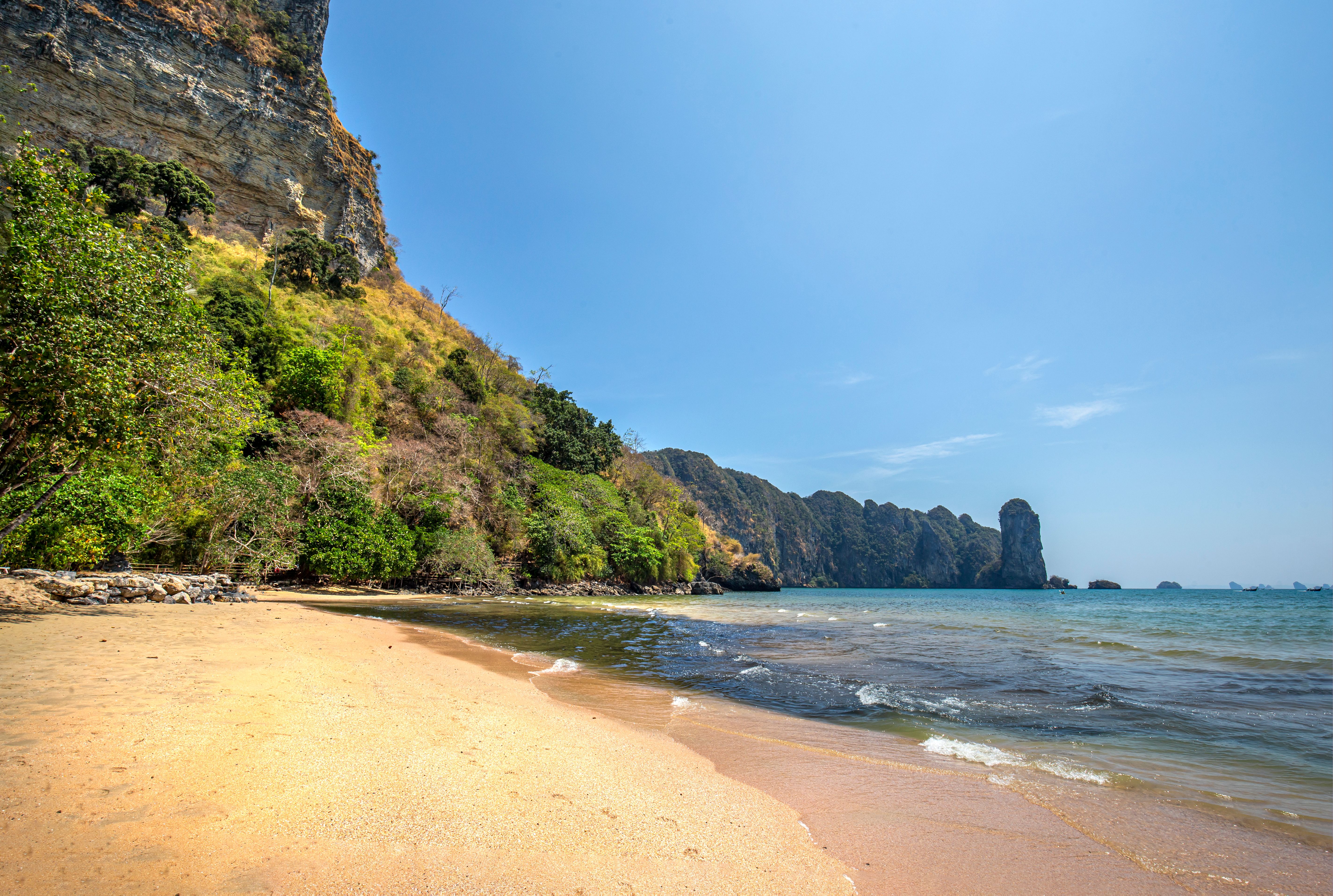 Photograph of a Beach · Free Stock Photo