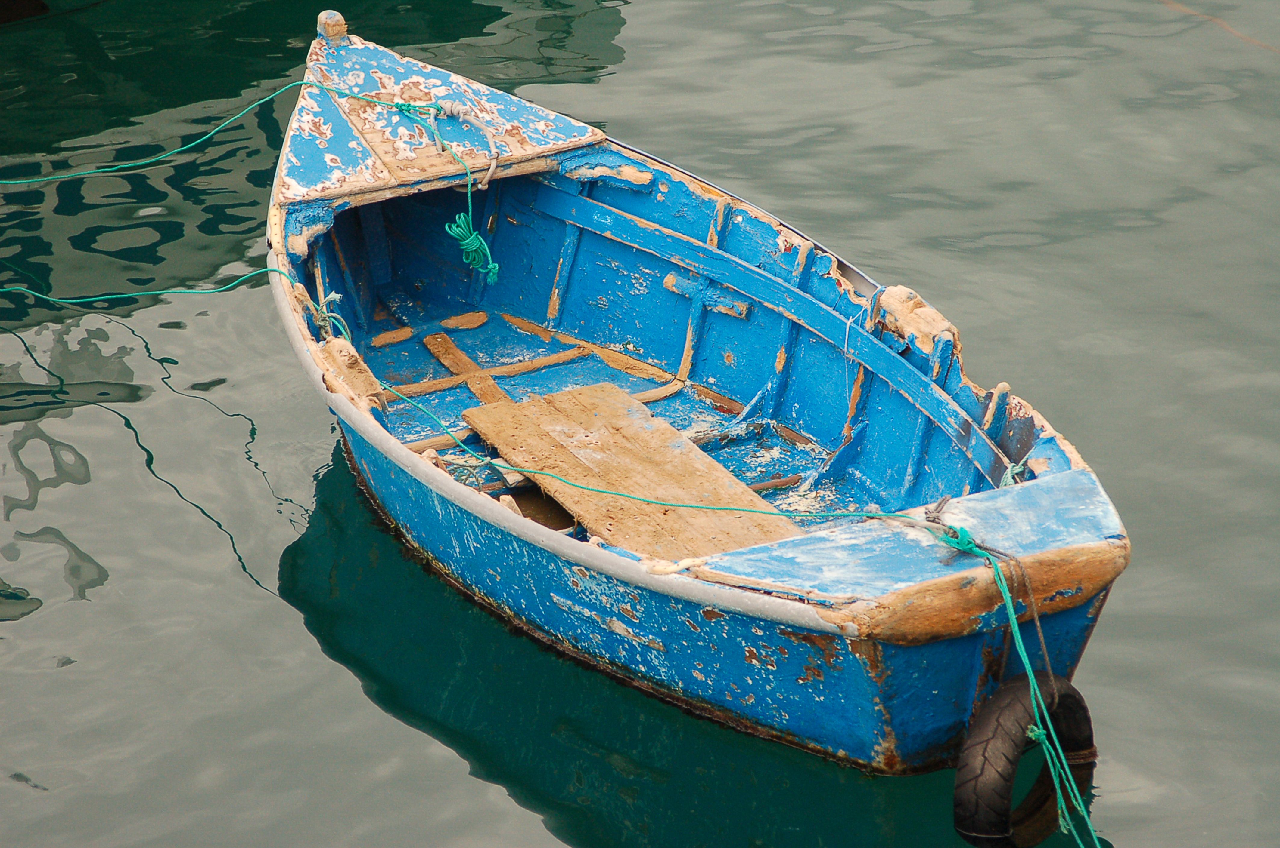 Brown Canoe on Calm Body of Water · Free Stock Photo