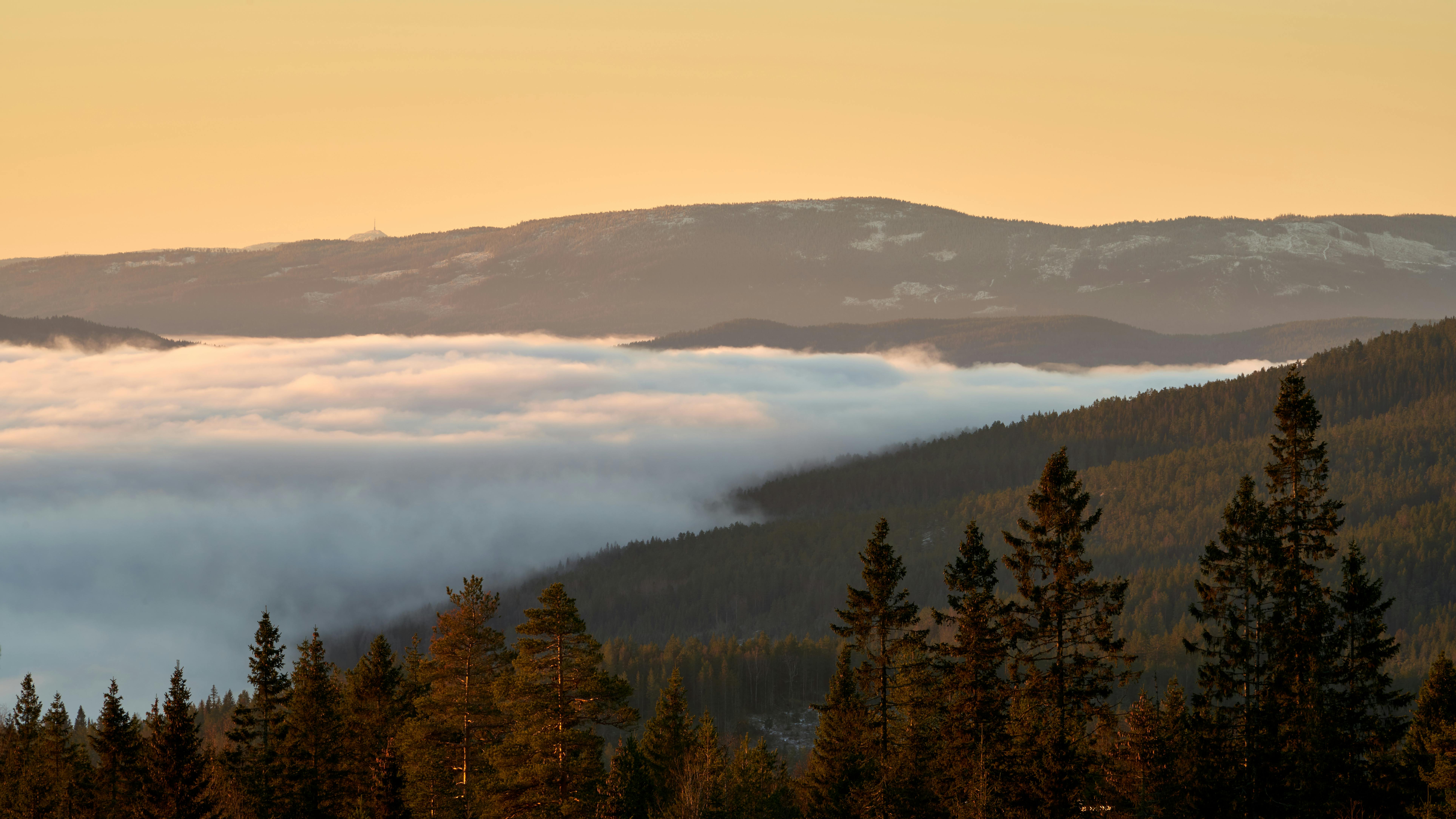 A Lakeside Resort with a Great Mountain View · Free Stock Photo