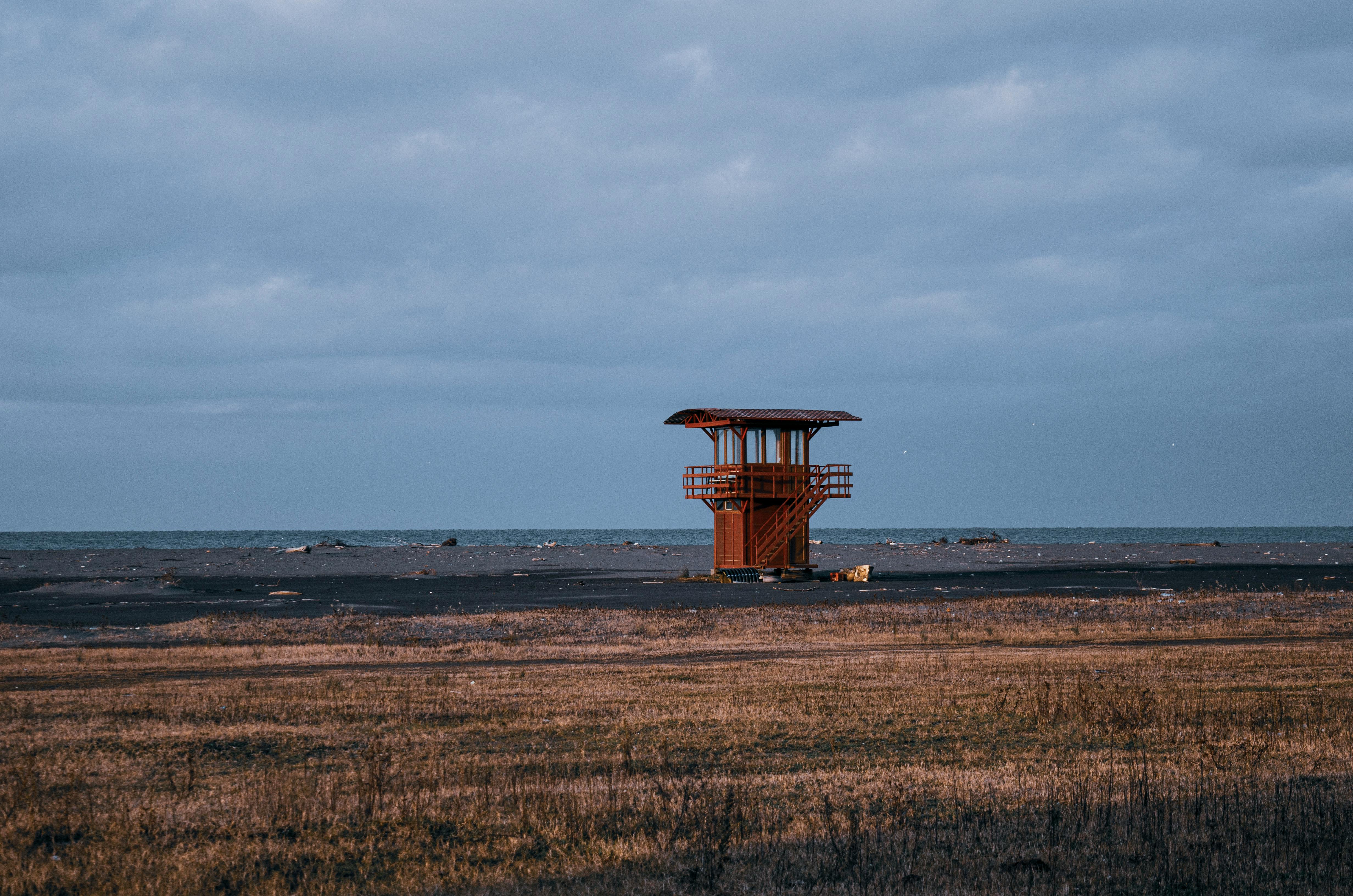 Lookout Tower on the Beach · Free Stock Photo