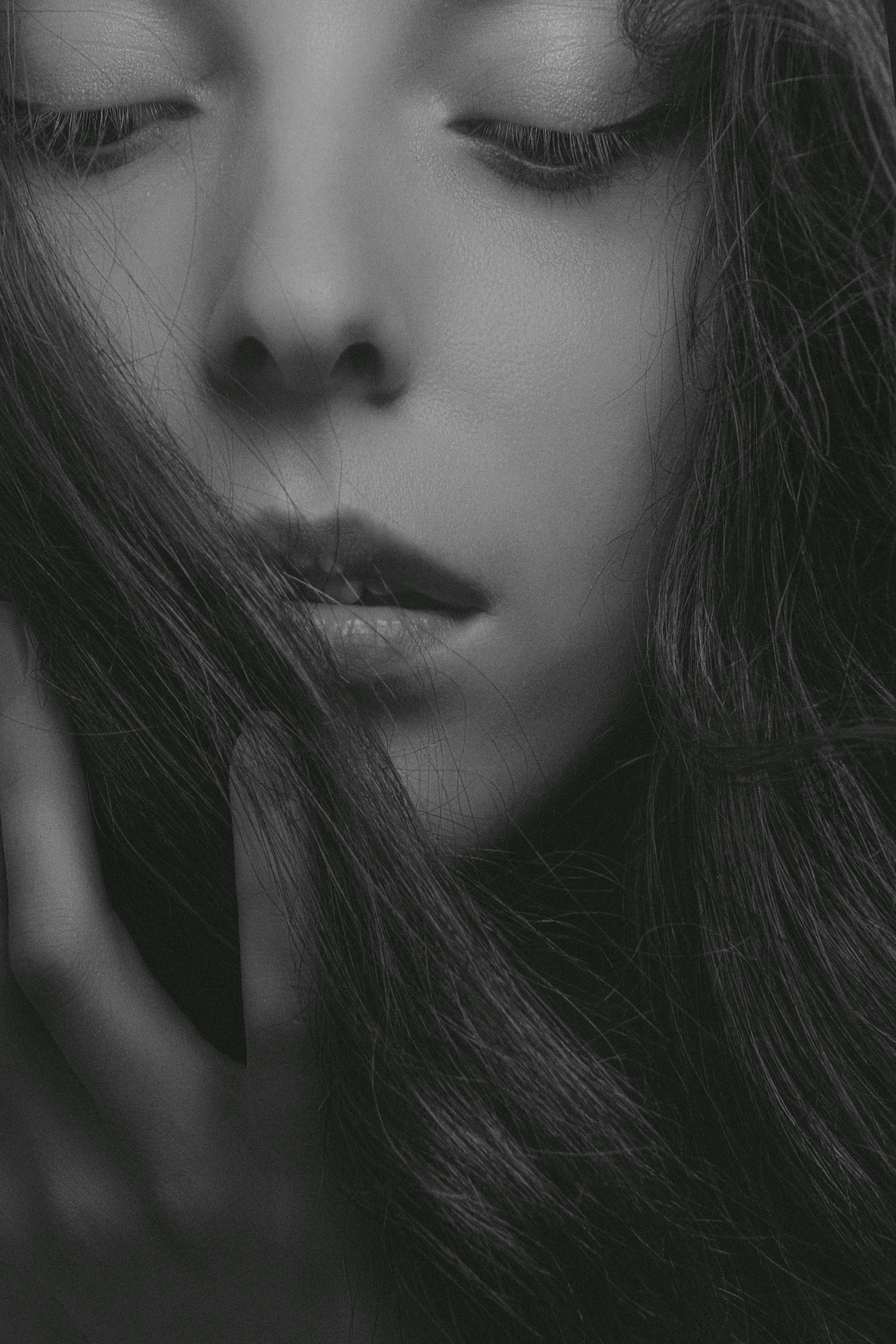 Grayscale Photo of a Woman Crying · Free Stock Photo