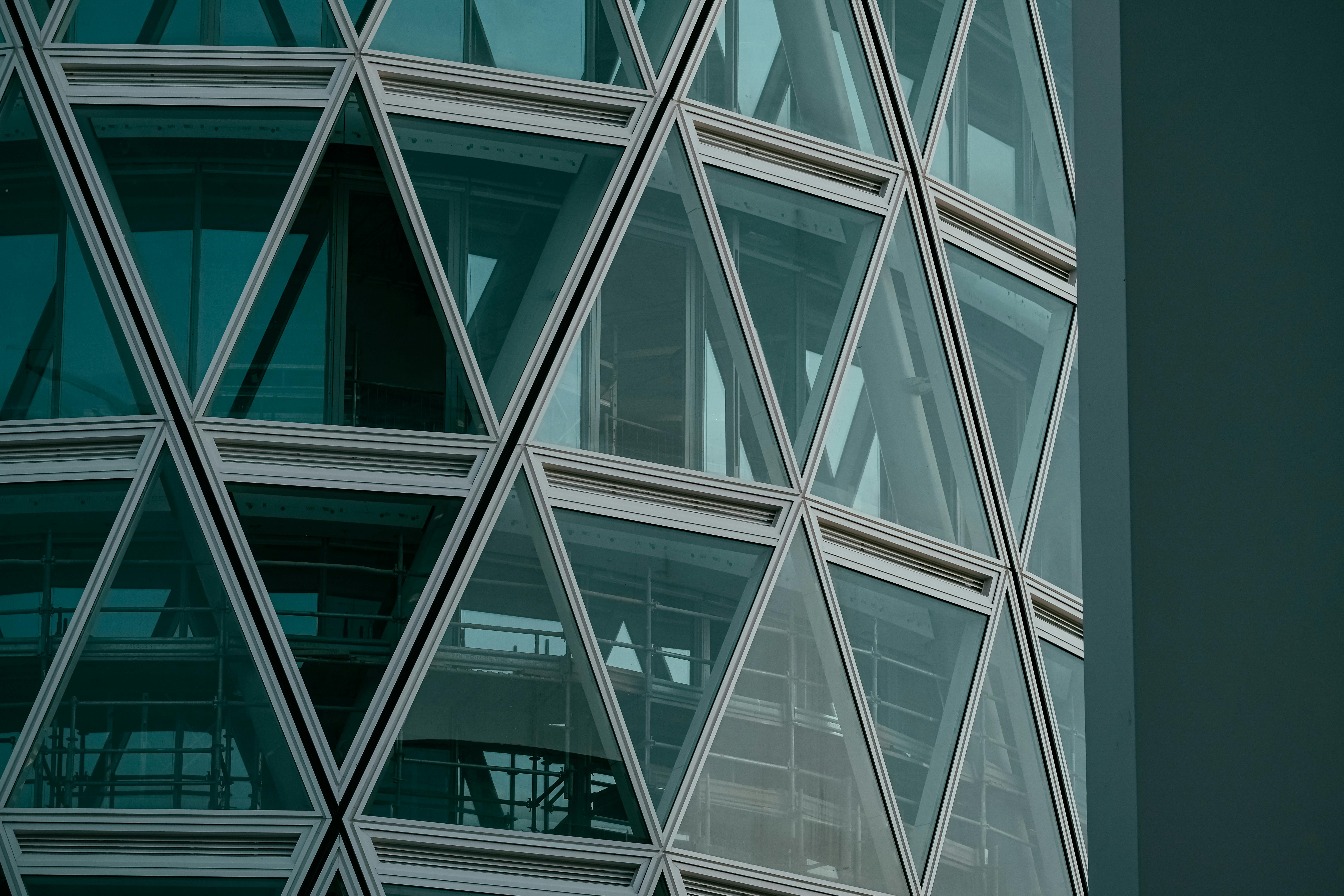 Building with Clear Glass Windows · Free Stock Photo