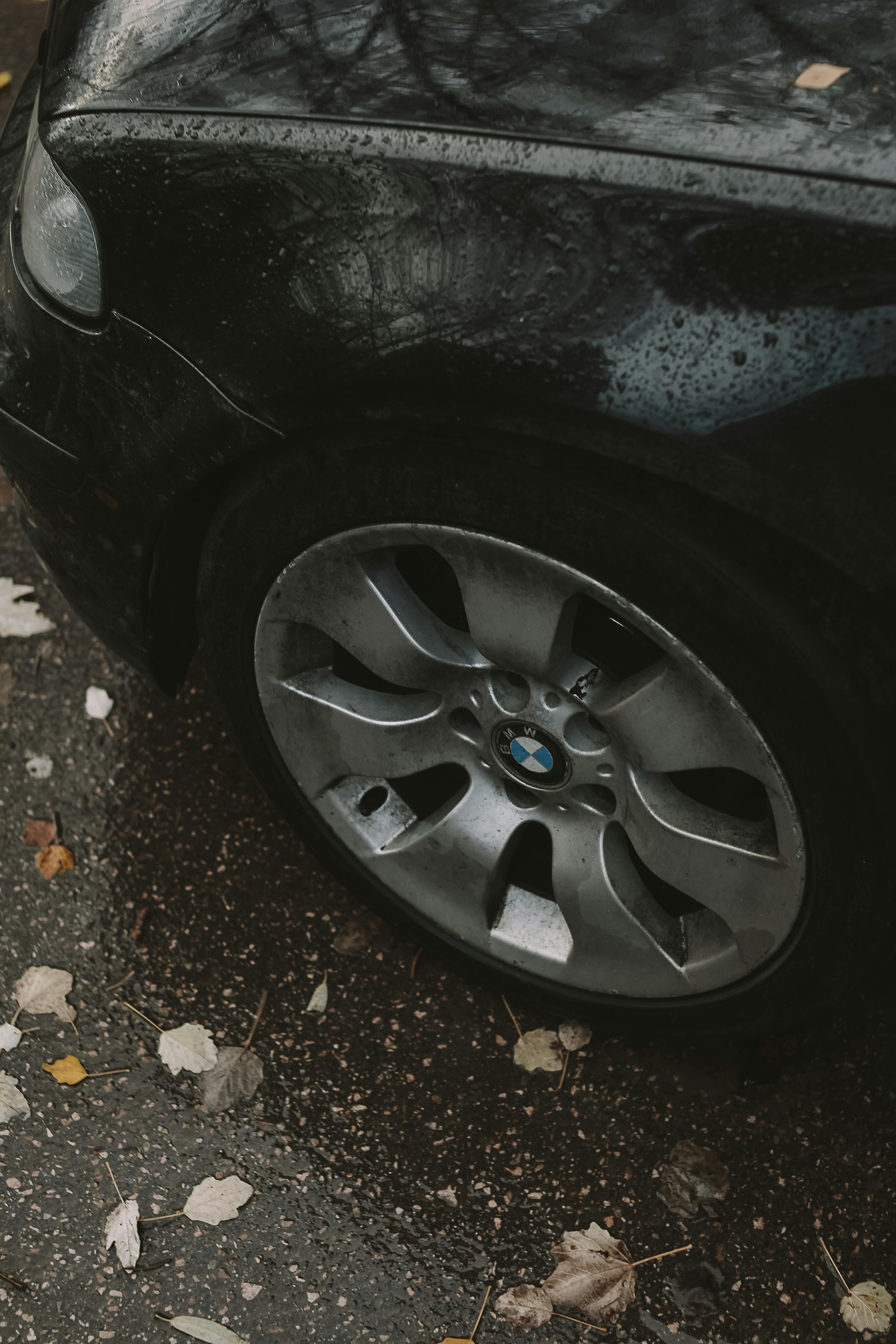 Red and Black Car Engine · Free Stock Photo