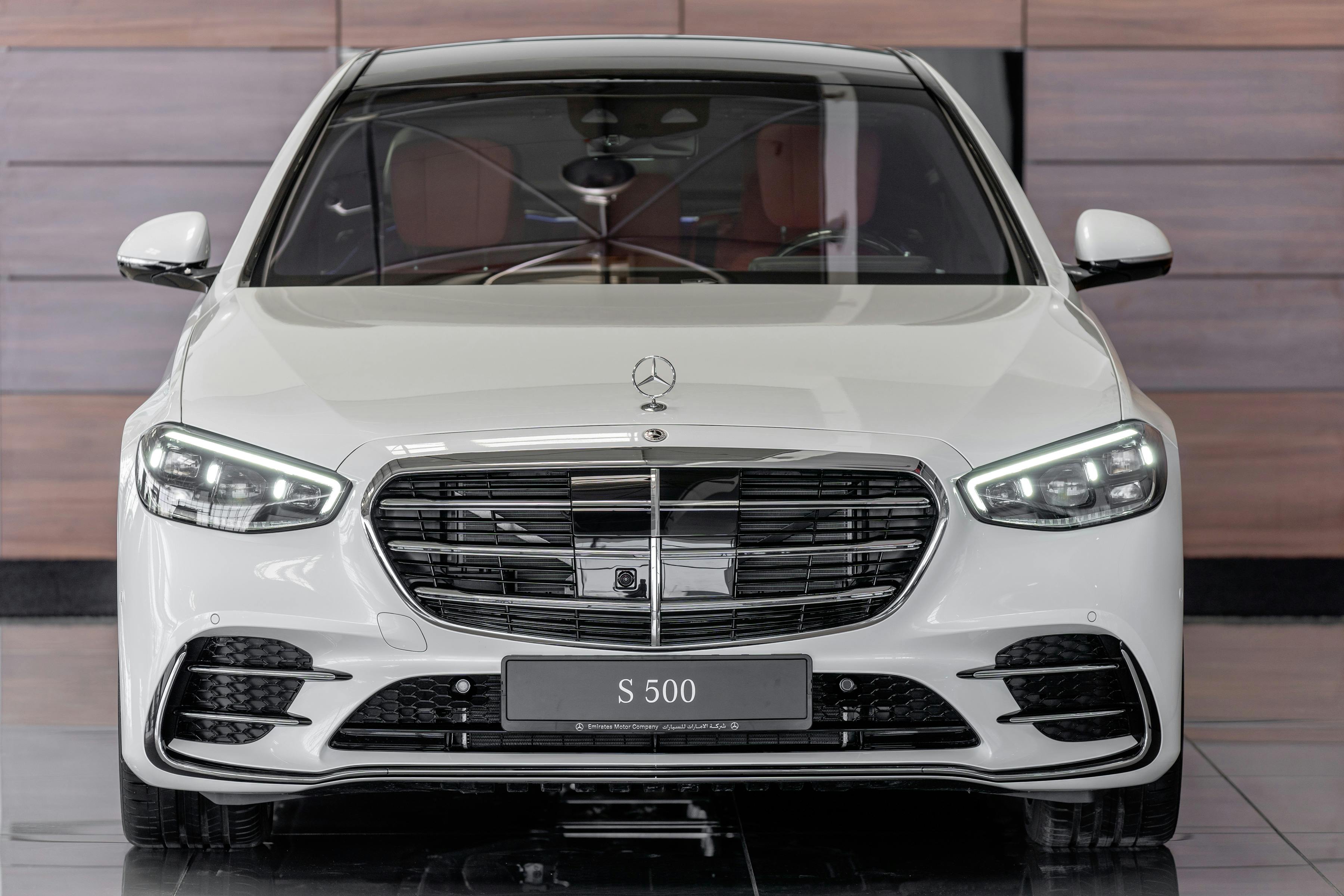 Reversible Logo of Mercedes Benz · Free Stock Photo