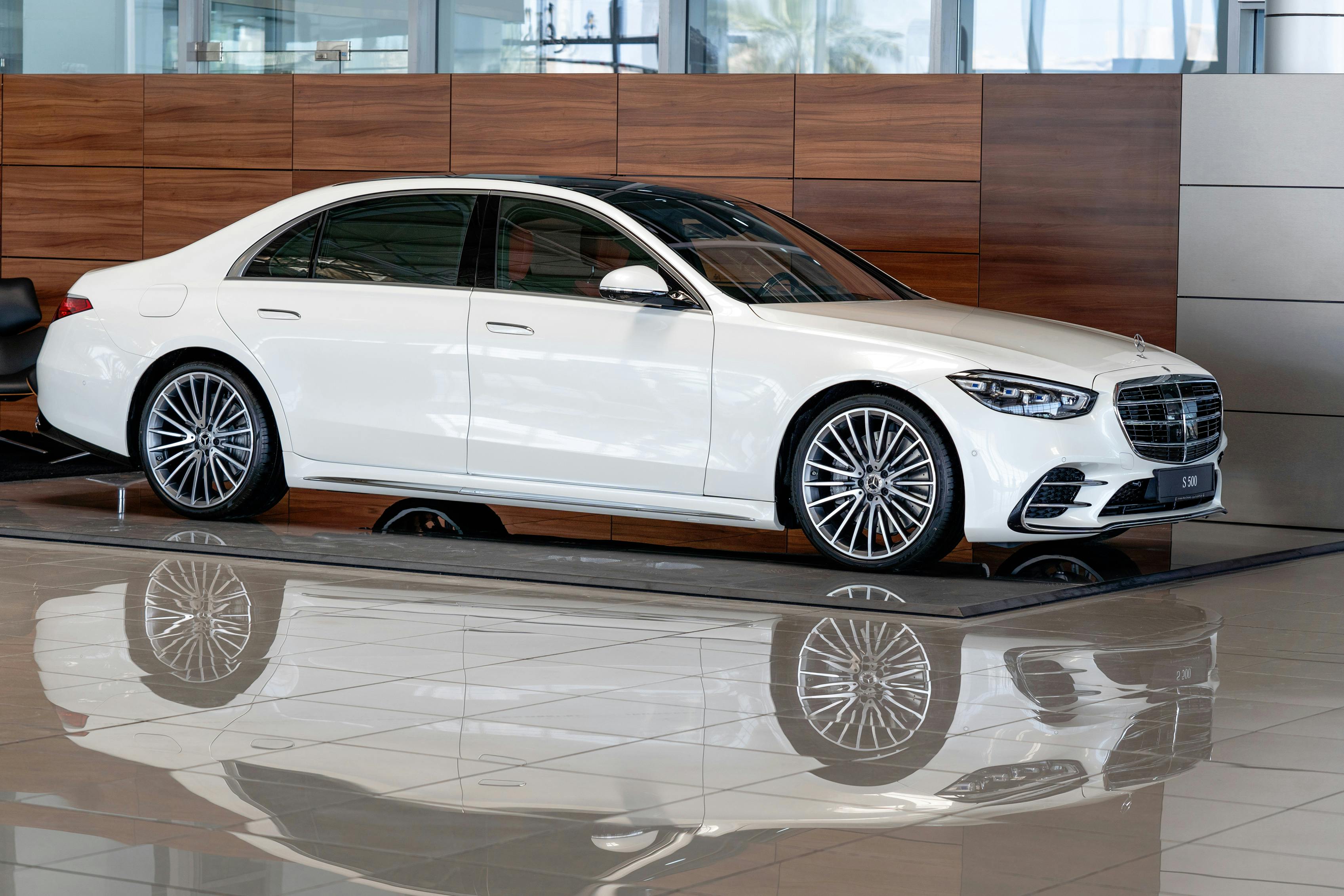 Mercedes Showroom Photos, Download The BEST Free Mercedes Showroom ...