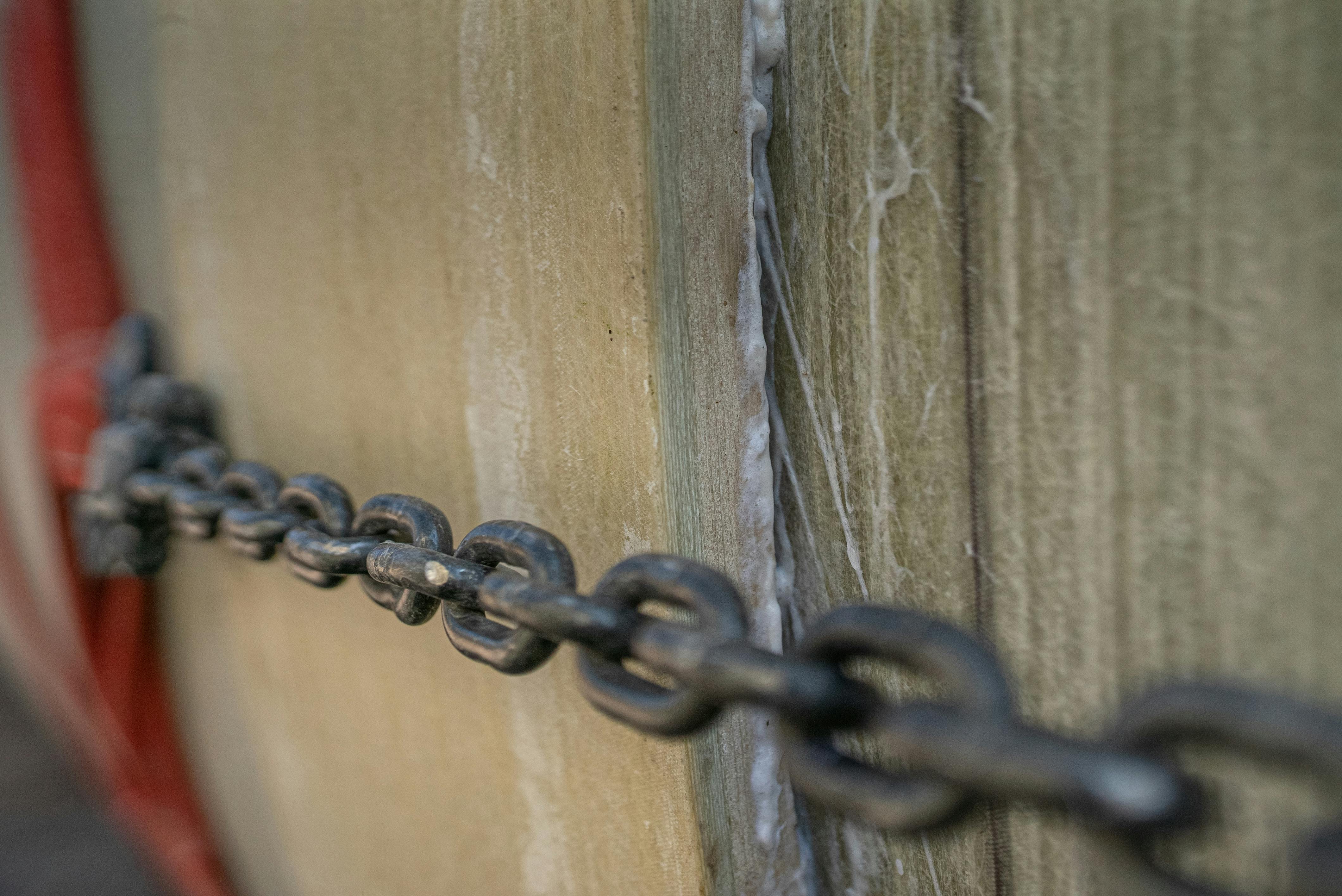 Close-up of a Metal Chain · Free Stock Photo