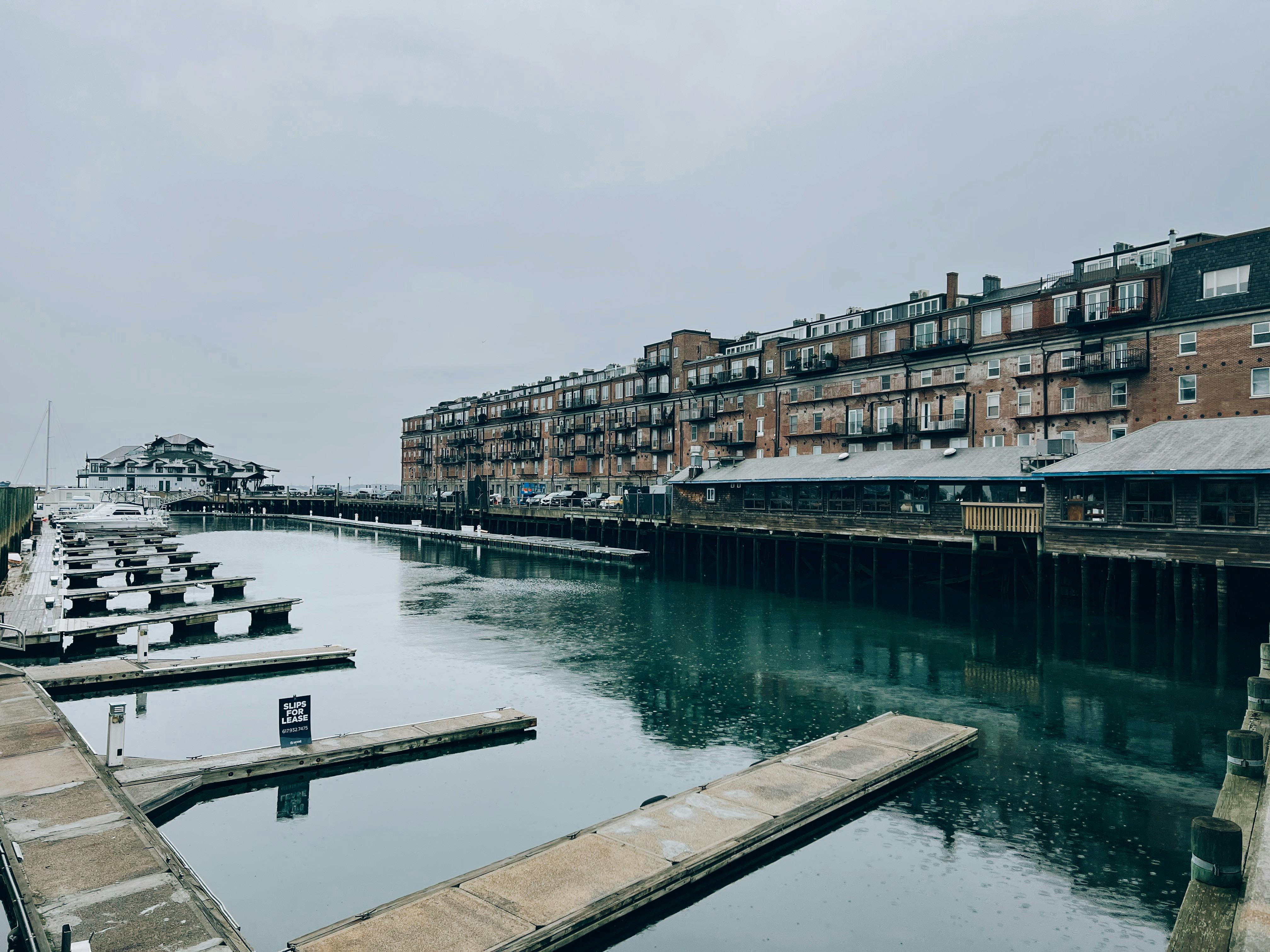 Empty promenade with benches and lanterns · Free Stock Photo