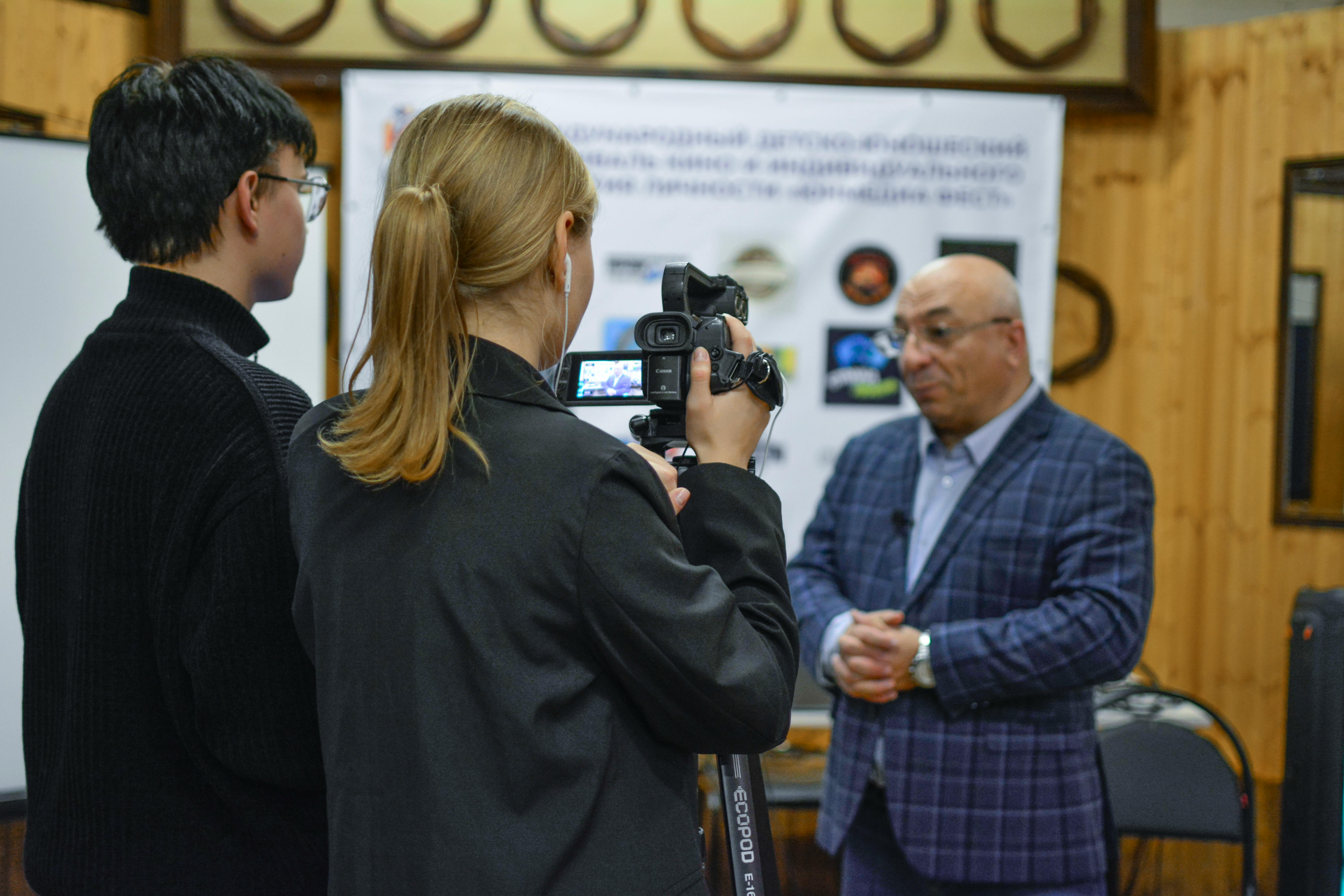 Reporters Photos, Download The BEST Free Reporters Stock Photos & HD Images